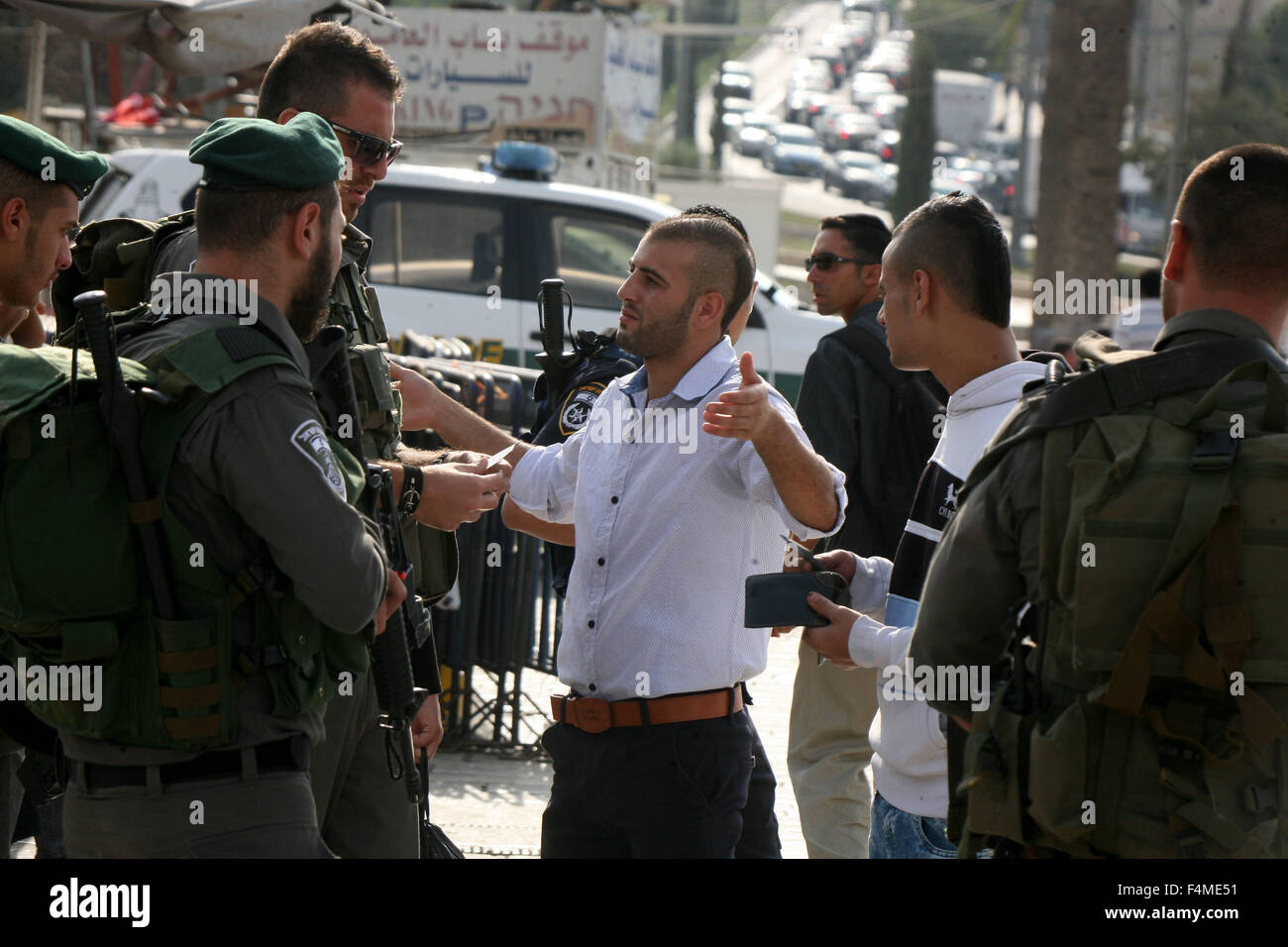 Jerusalem, Jerusalem, Palestinian Territory. 20th Oct, 2015. An Israeli ...