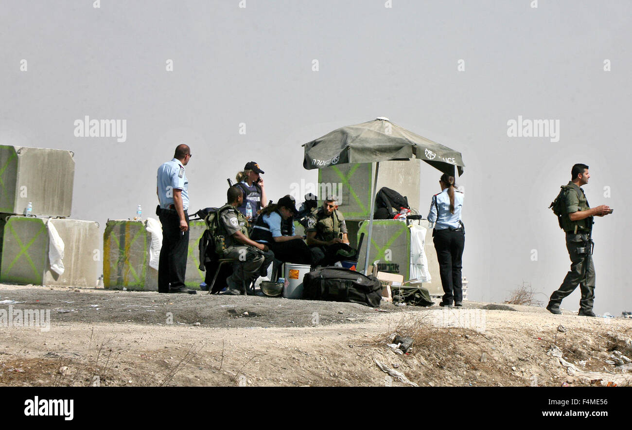 Jerusalem, Jerusalem, Palestinian Territory. 20th Oct, 2015. An Israeli ...