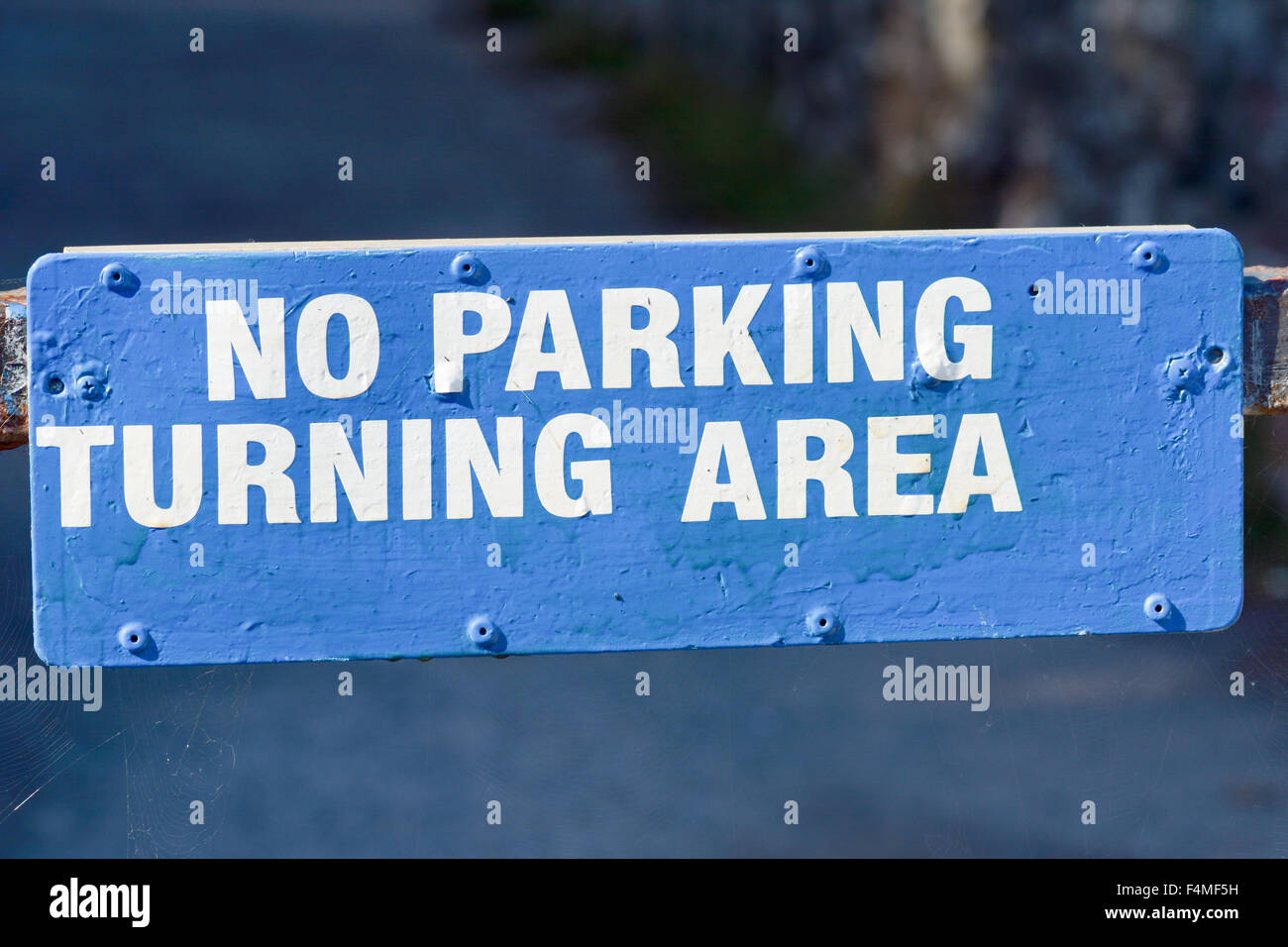 Sign for no turning hi-res stock photography and images - Alamy