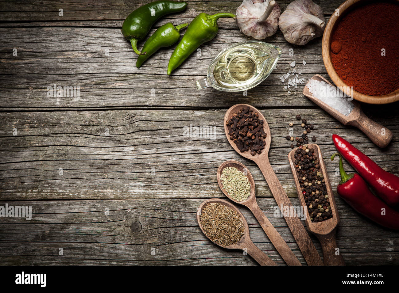 Kitchen spices cloves hi-res stock photography and images - Alamy