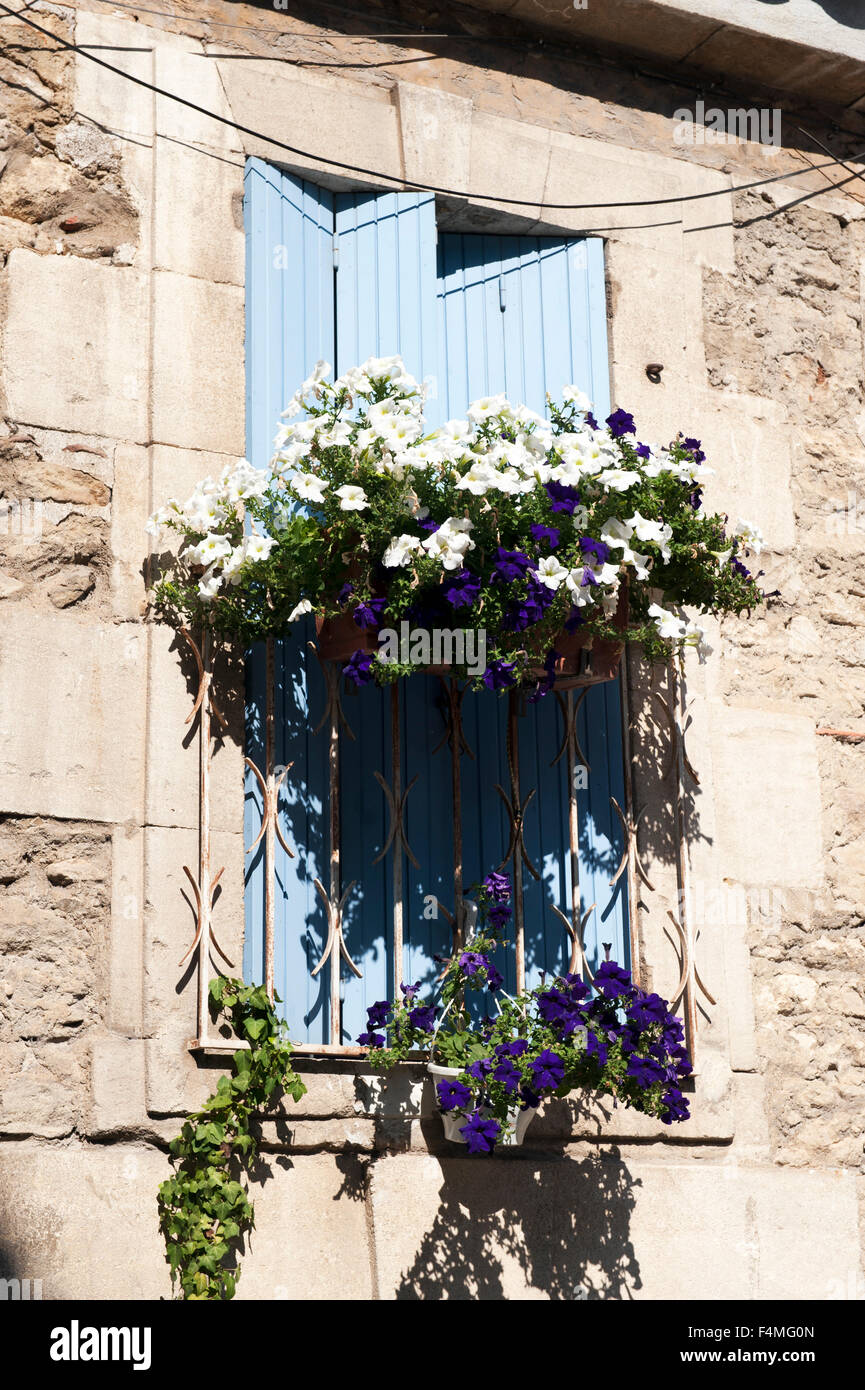 French balcony flowers hi-res stock photography and images - Alamy