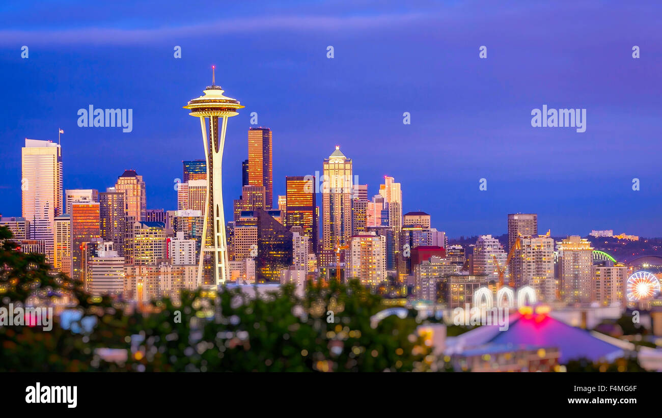Seattle cityscape night washington hi-res stock photography and images ...