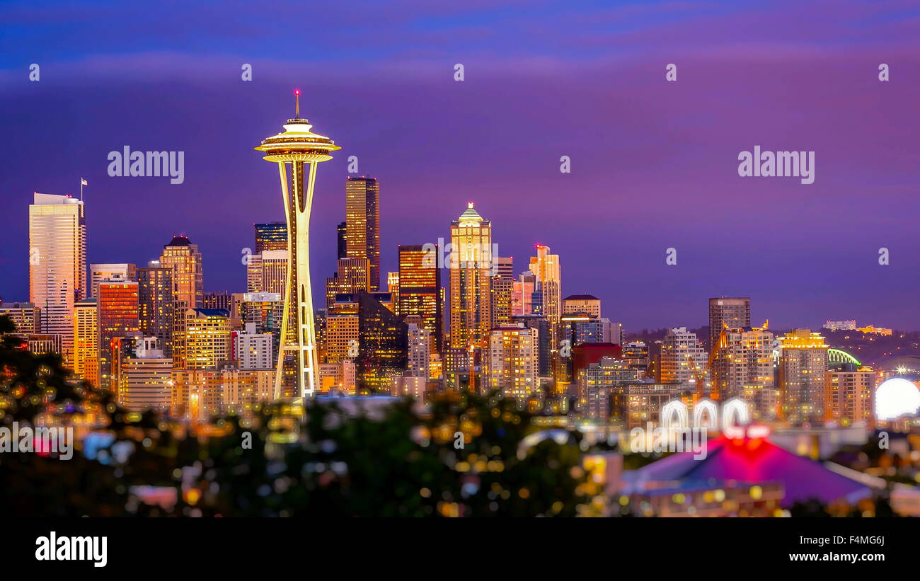 Seattle cityscape night washington hi-res stock photography and images ...