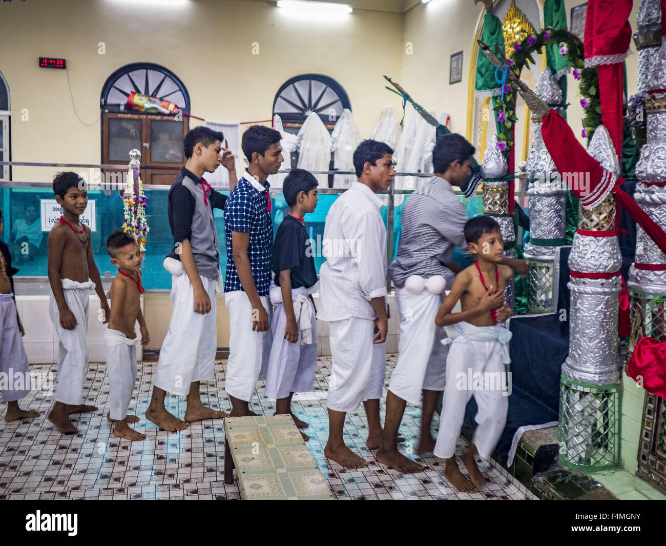 Yangon Division, Myanmar. 20th Oct, 2015. Burmese Shia Muslims line up ...