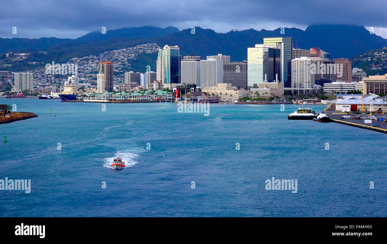 View of downtown Honolulu, Oahu from the deck of a cruise ship as it ...