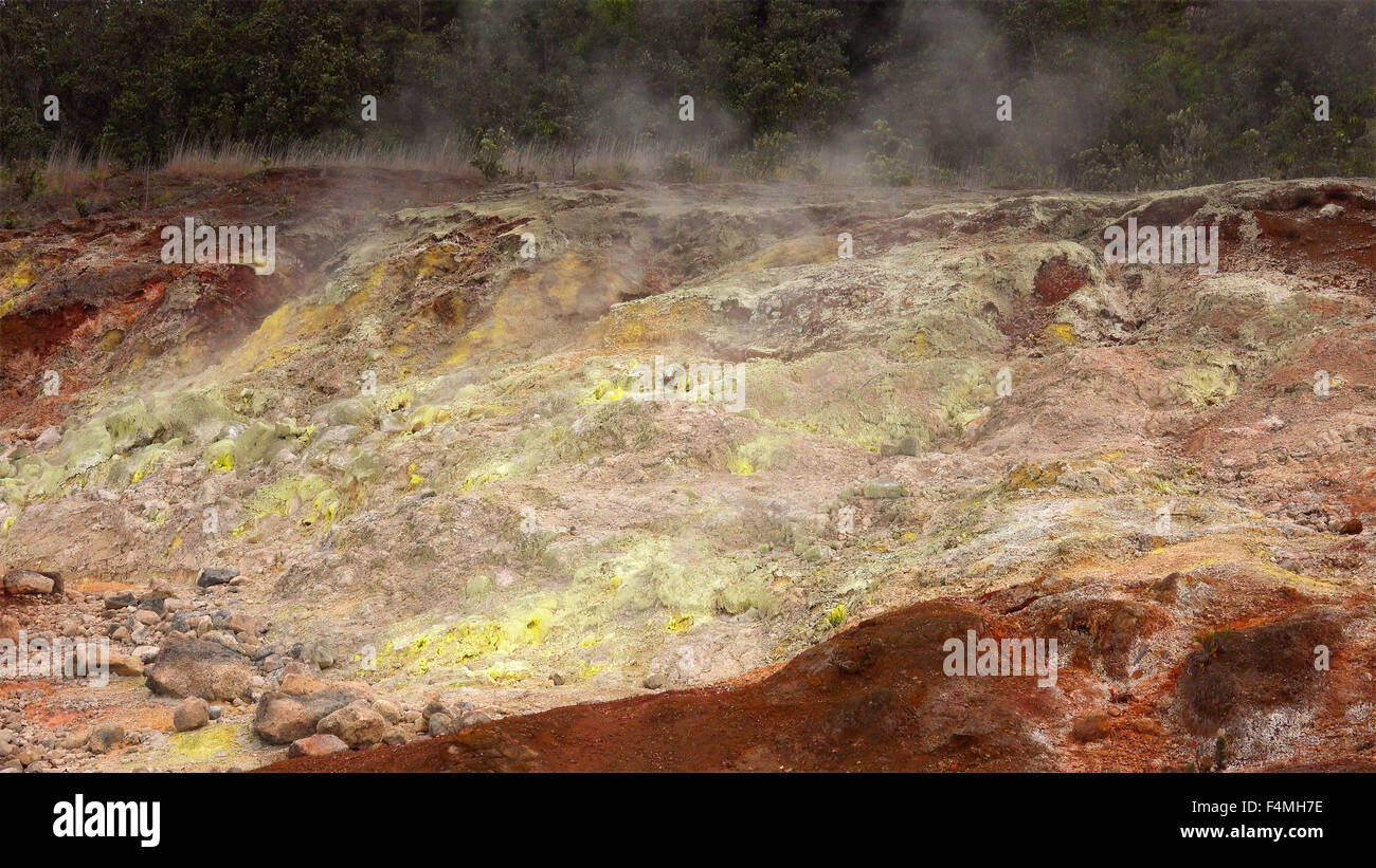 Steam rising from vents create colorful sulfur deposits in Hawaii ...
