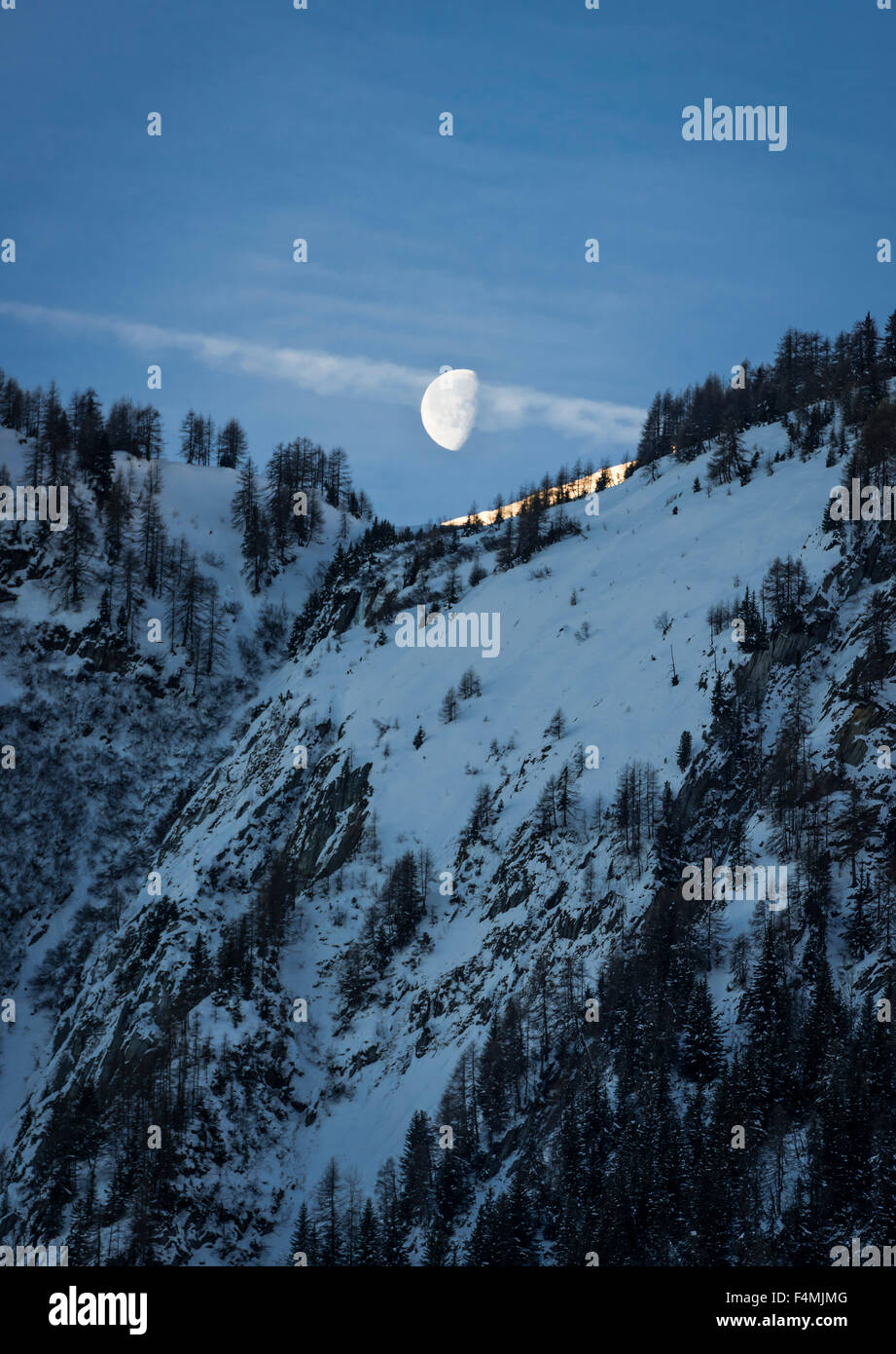 Hillslope hi-res stock photography and images - Alamy