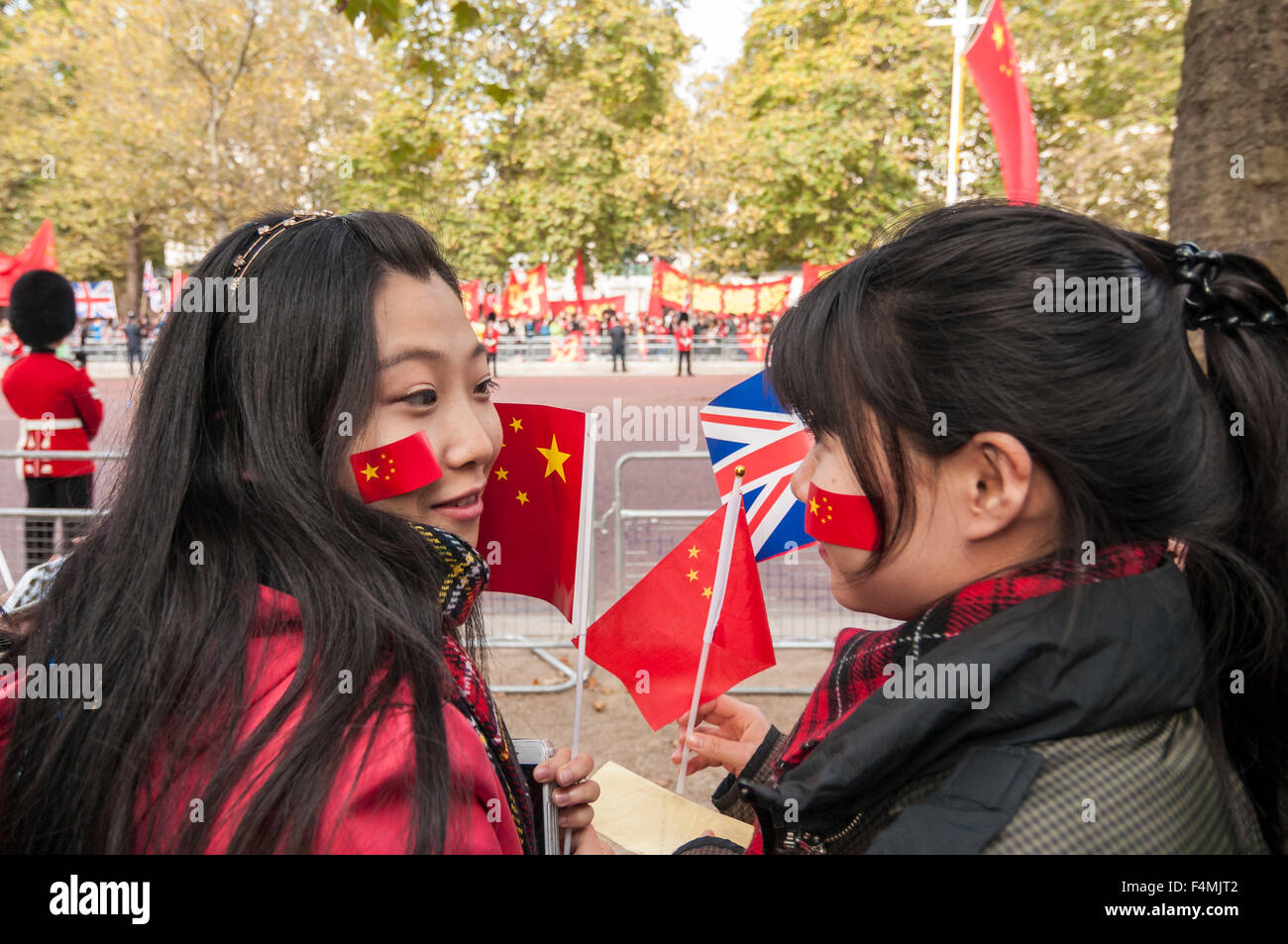 London, UK. 20 October 2015. Crowds with Chinese flags wait to see the ...