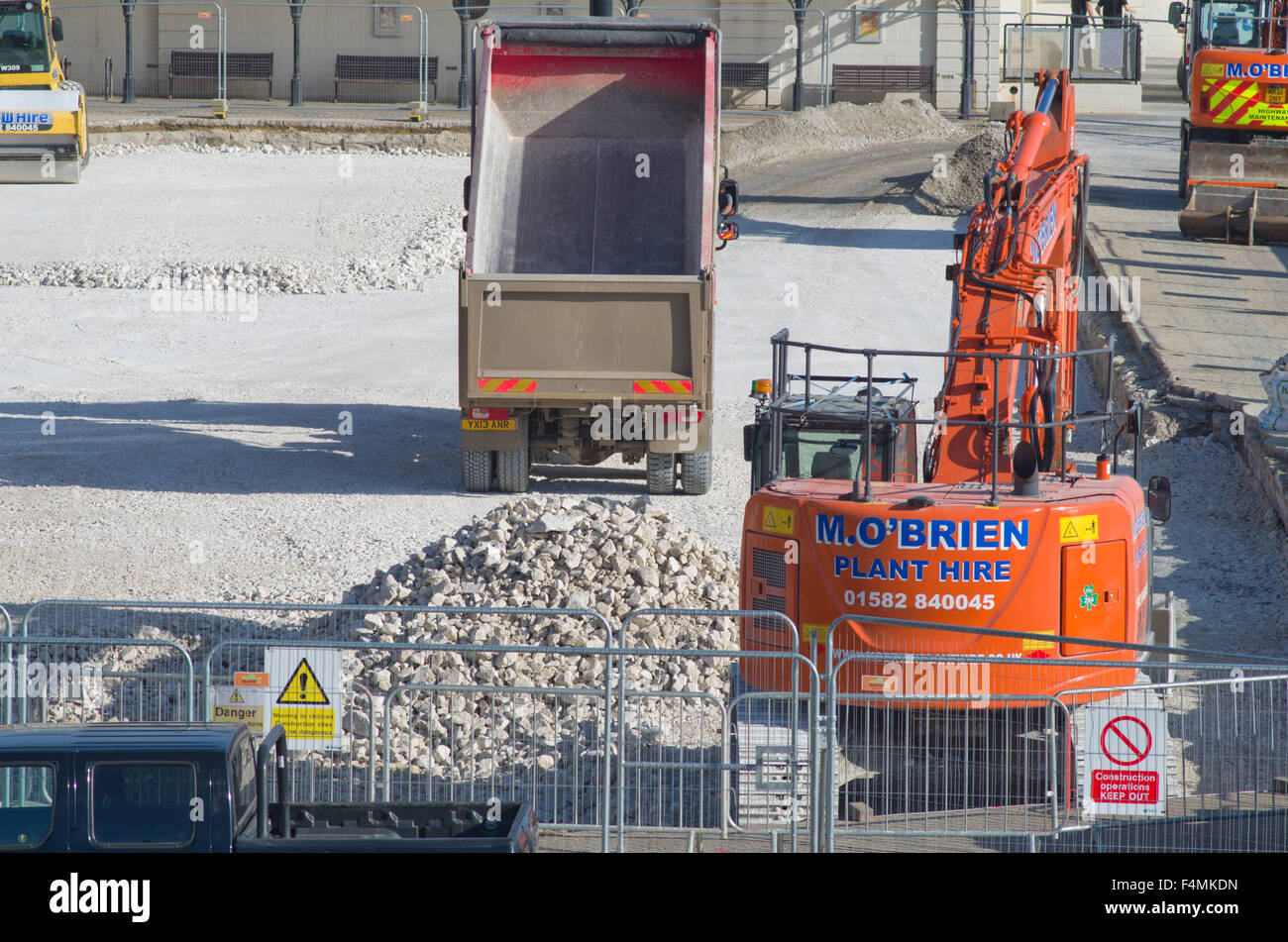 Digger tipping hi-res stock photography and images - Alamy