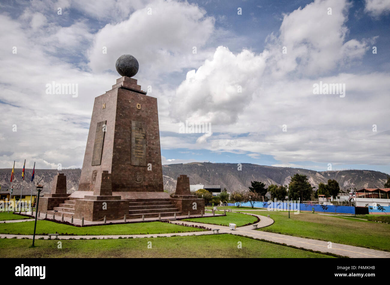 Mitad del mundo hi-res stock photography and images - Alamy