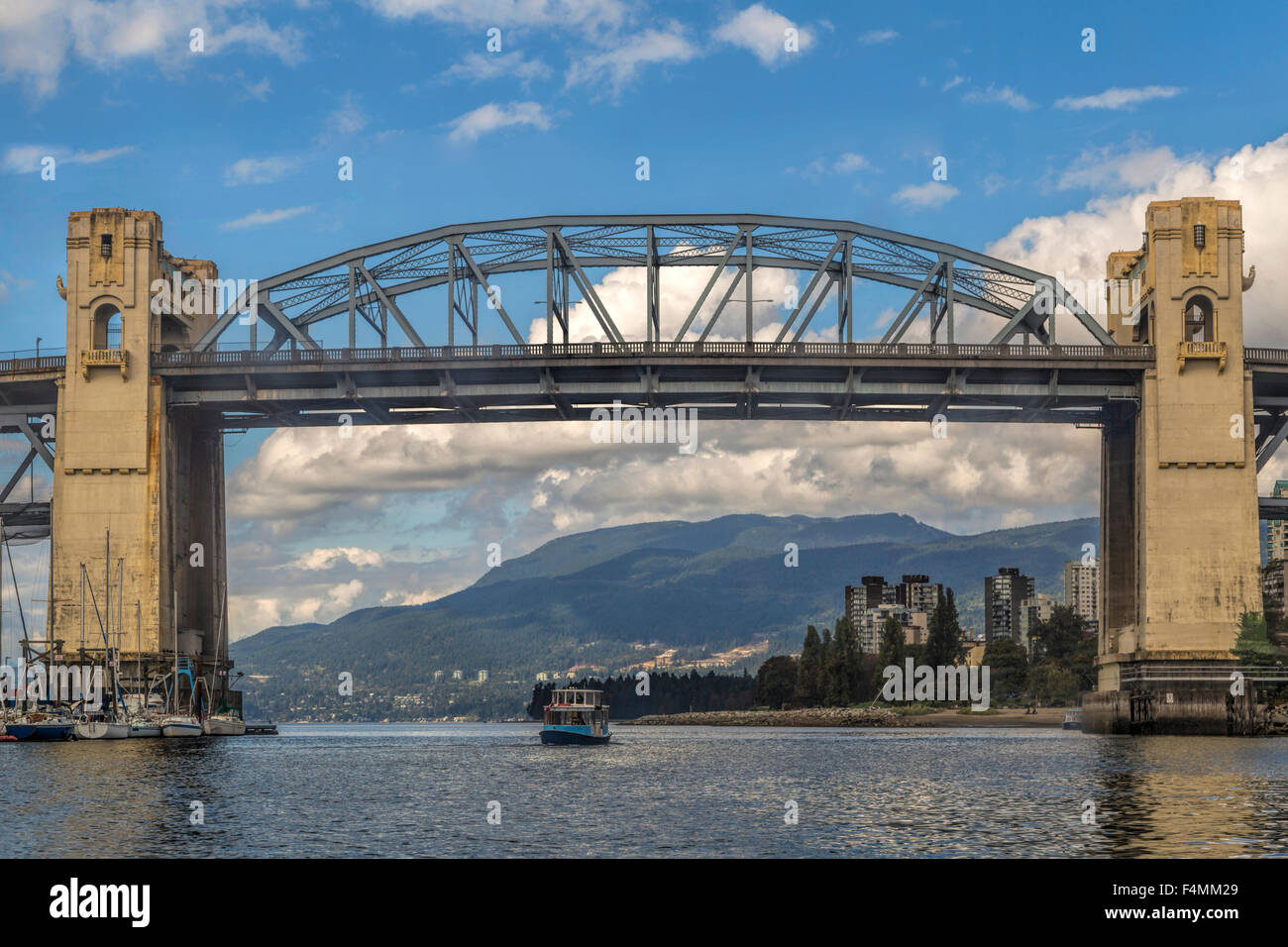 View traffic pass on bridge hi-res stock photography and images - Alamy