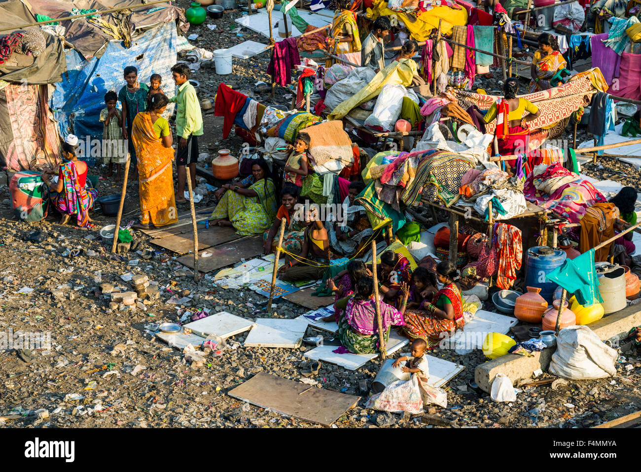 People are living under extrem conditions in huts made from iron sheets ...