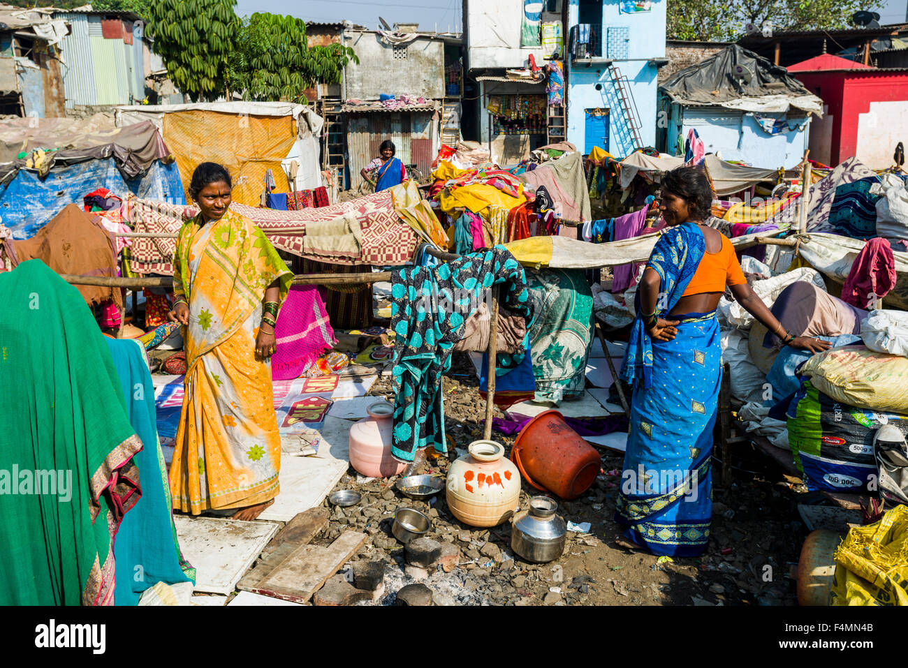 People are living under extrem conditions in huts made from iron sheets ...