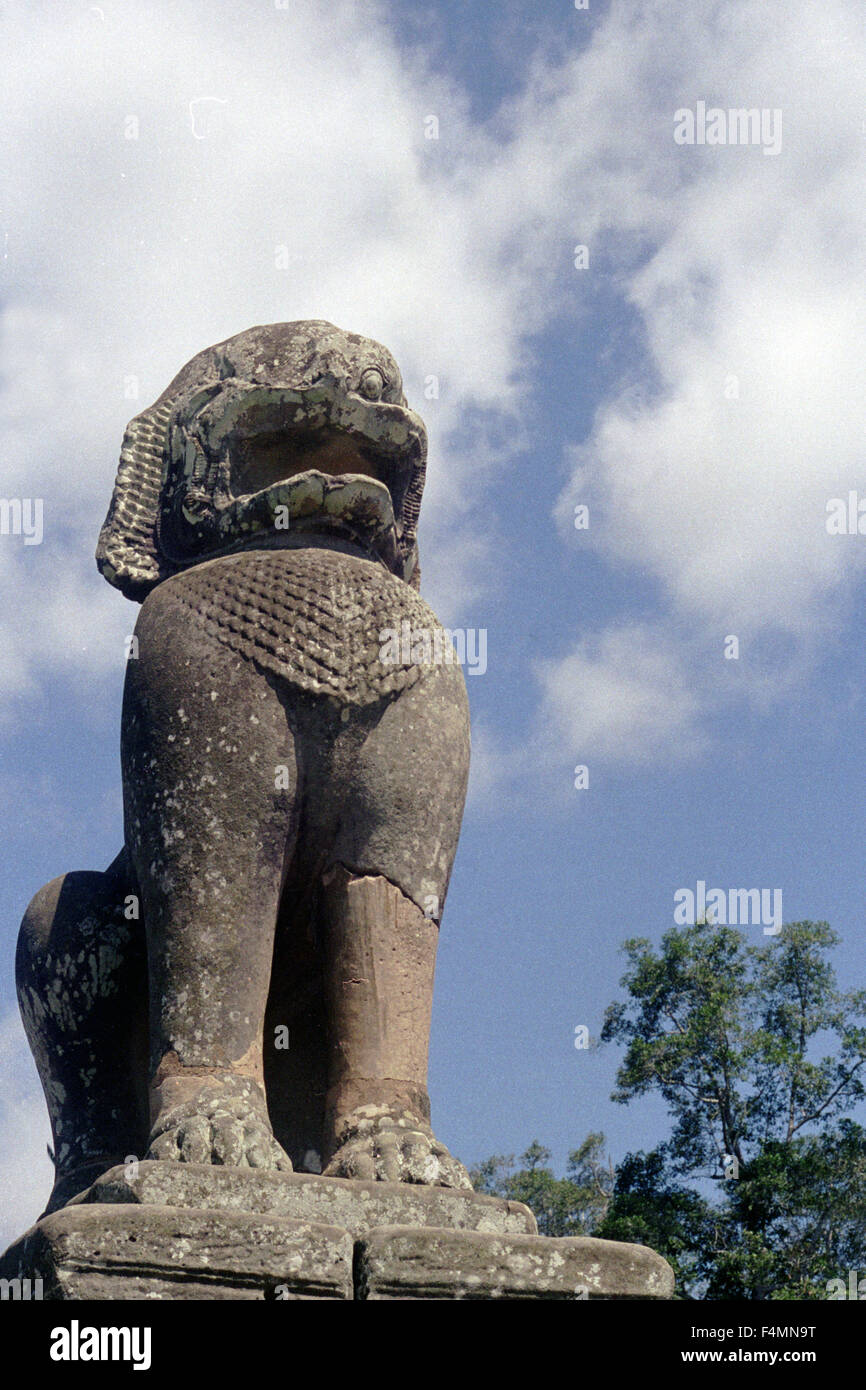 Burmese lion carving myanmar hi-res stock photography and images - Alamy