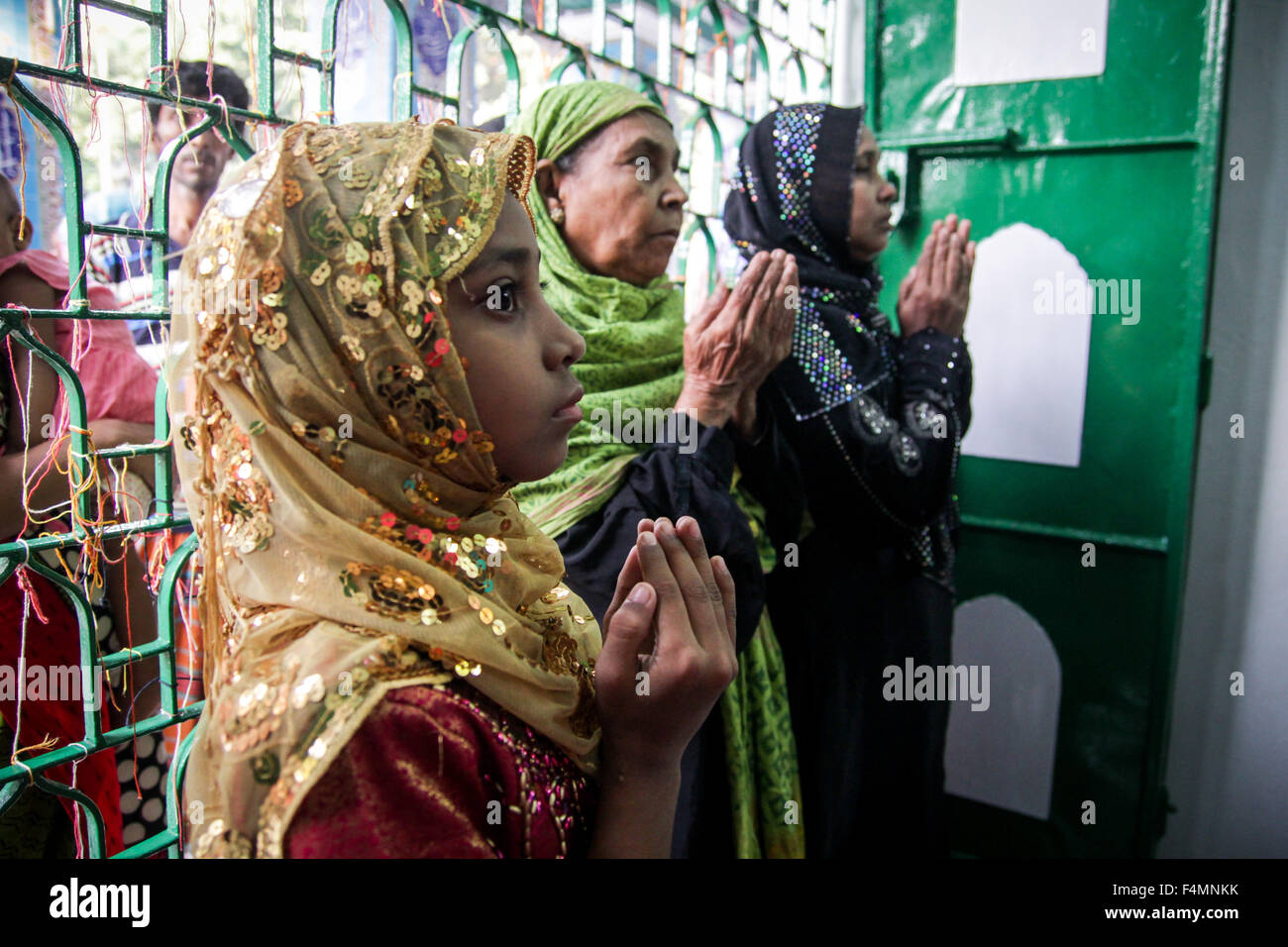 Dhaka, Bangladesh. 20th Oct, 2015. Bangladeshi Shia Muslims performing ...