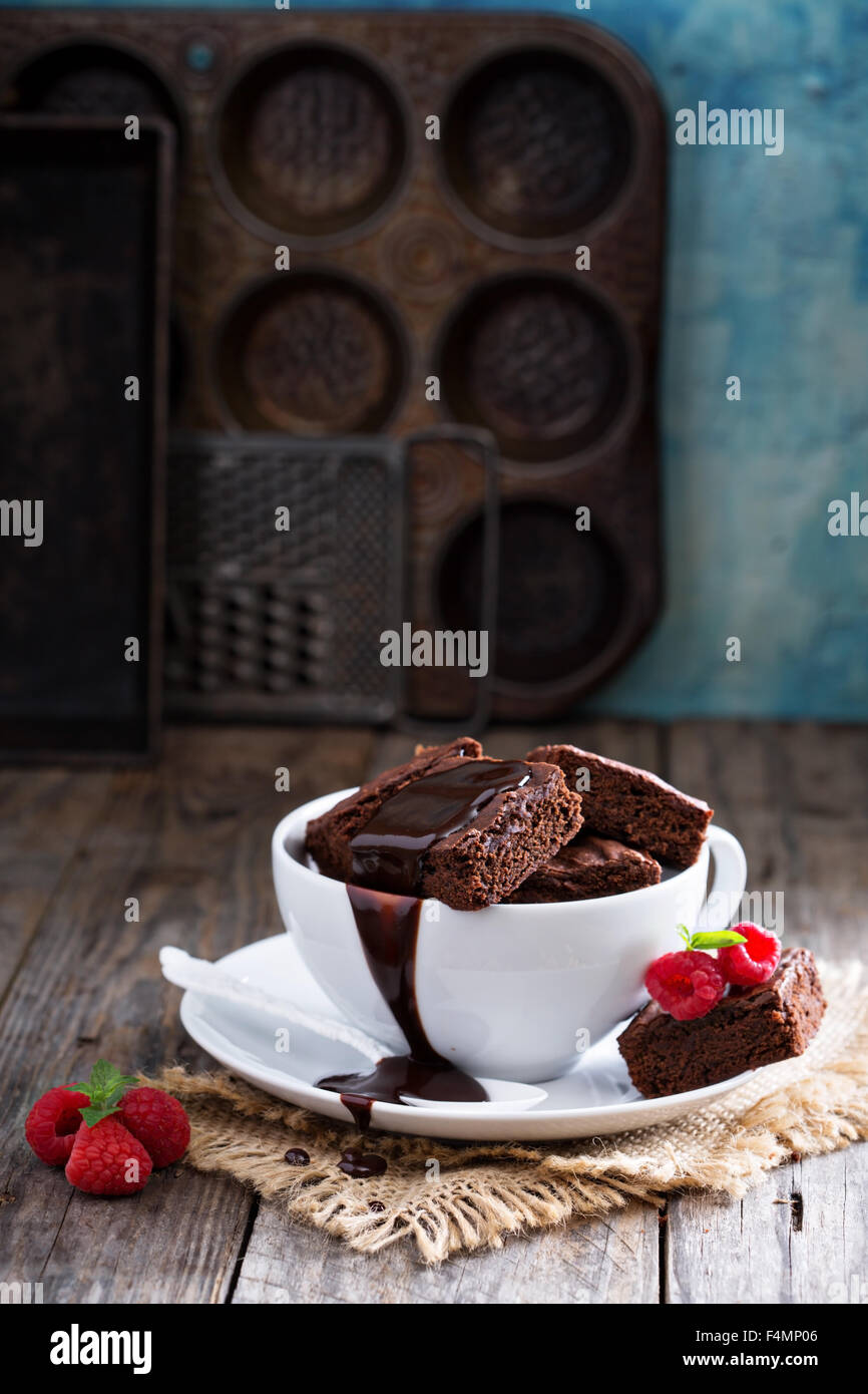 Hot fudge sauce hi-res stock photography and images - Alamy