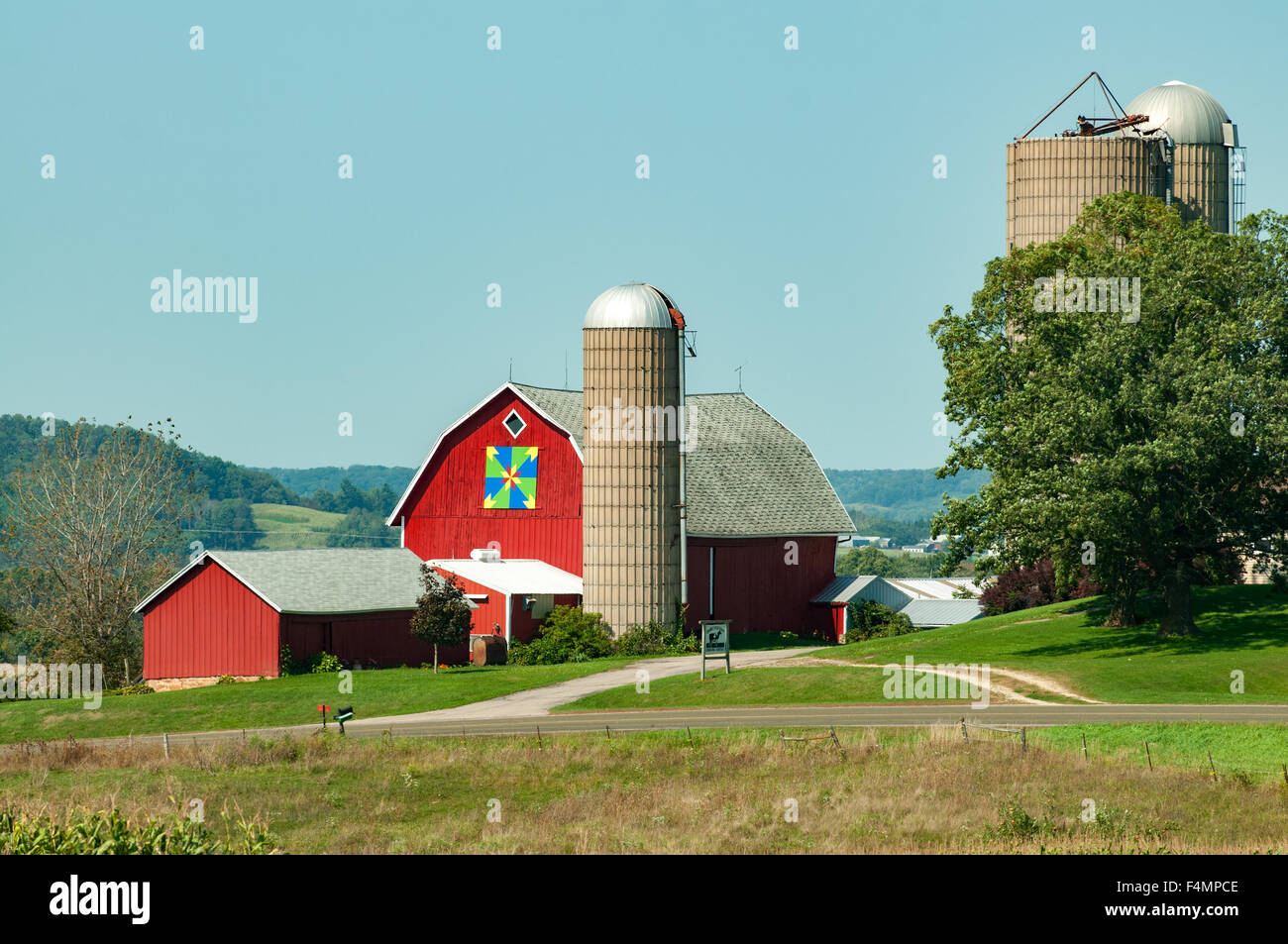 Rural scene with farm buildings hi-res stock photography and images - Alamy