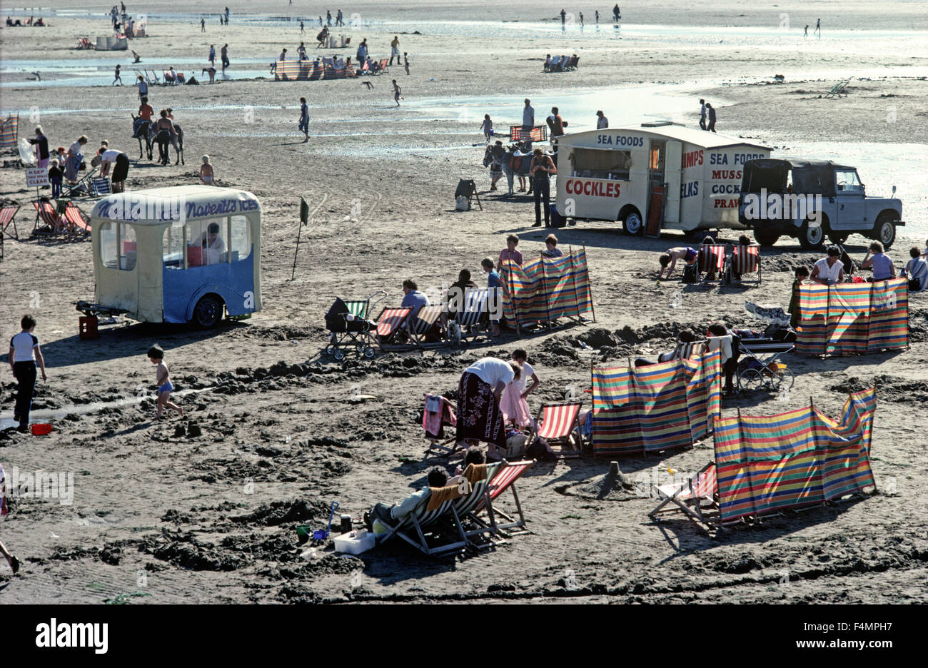 Blackpool beach 1980s hi-res stock photography and images - Alamy
