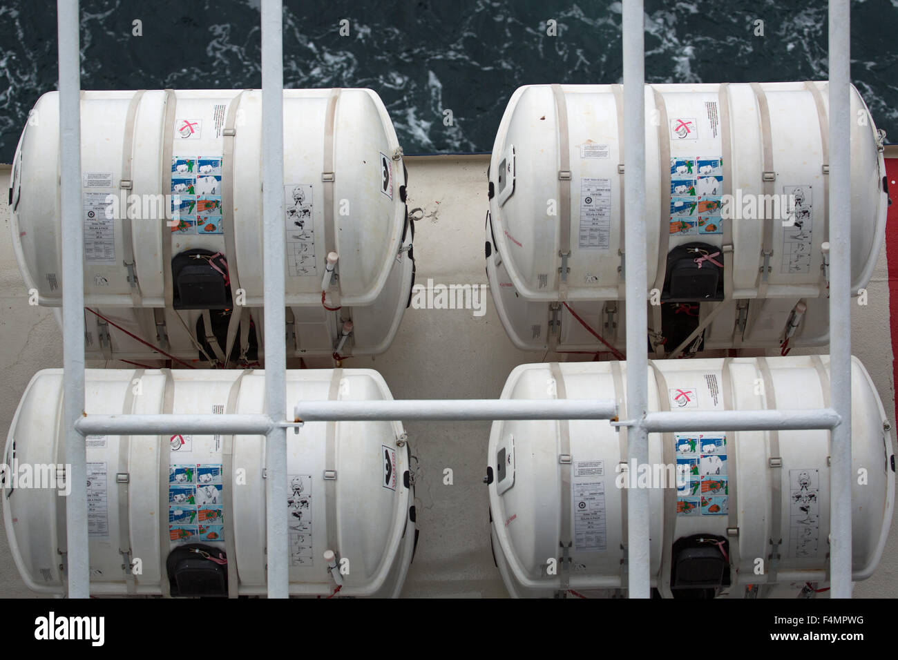 Barrel raft hi-res stock photography and images - Alamy