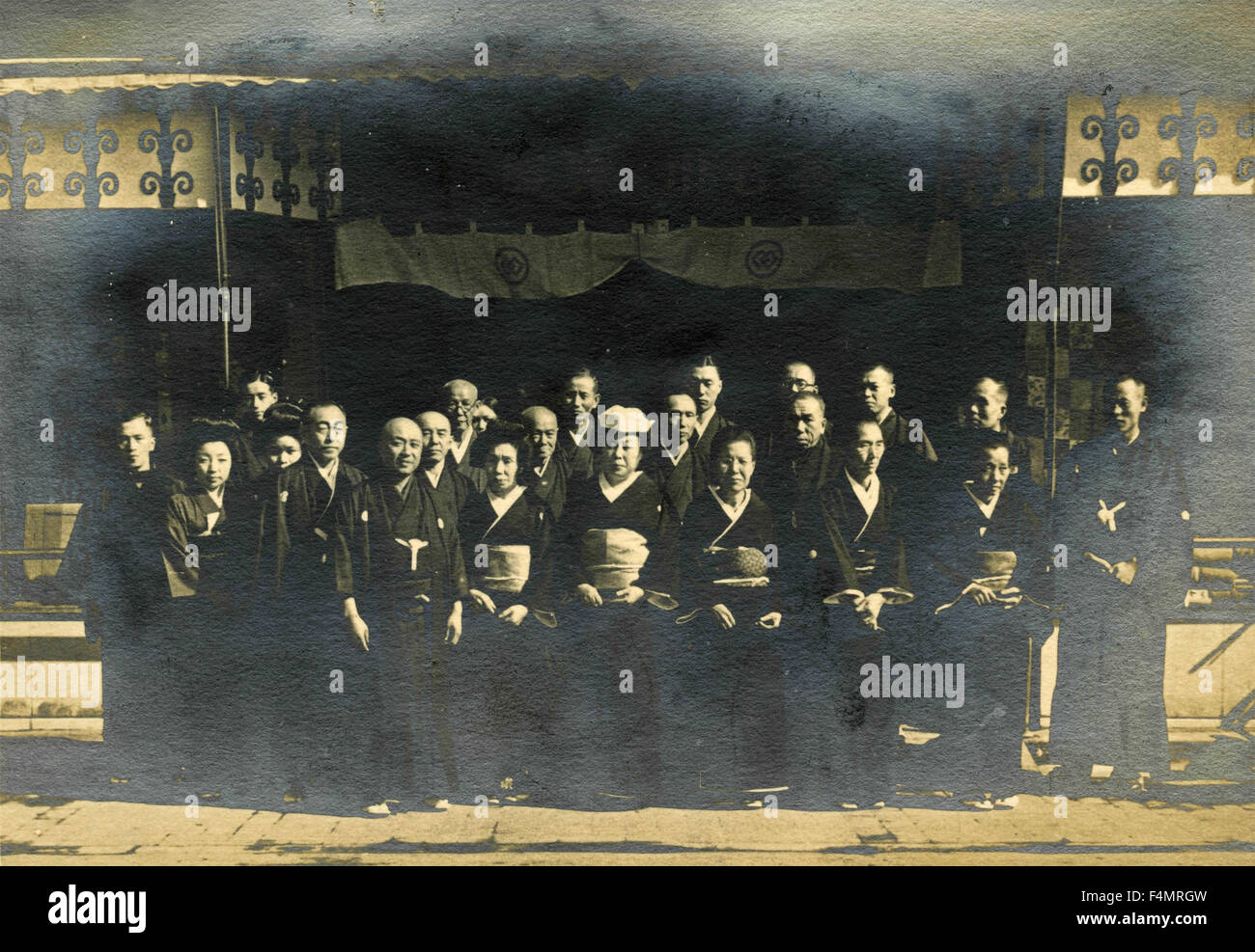 Japanese Group Portrait with kimono Stock Photo - Alamy