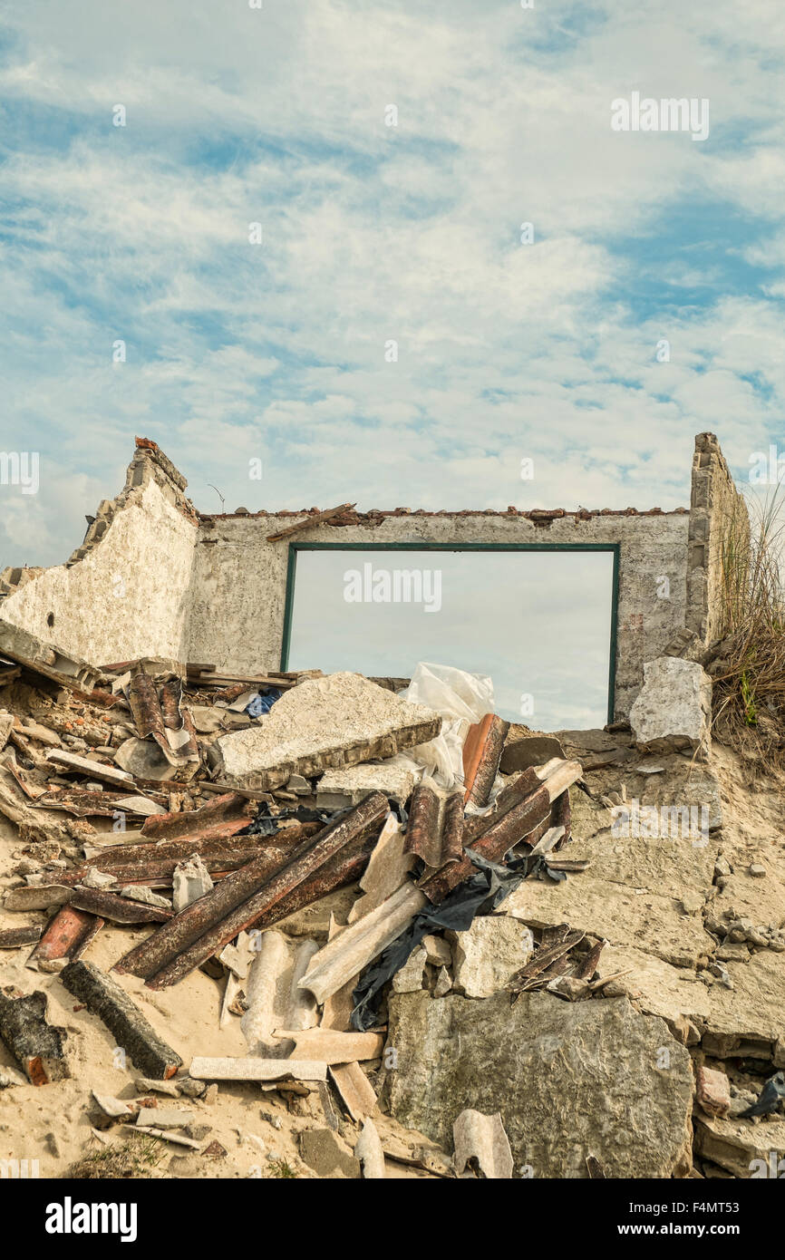 Heap of rubble and the remains of a demolished building Stock Photo - Alamy