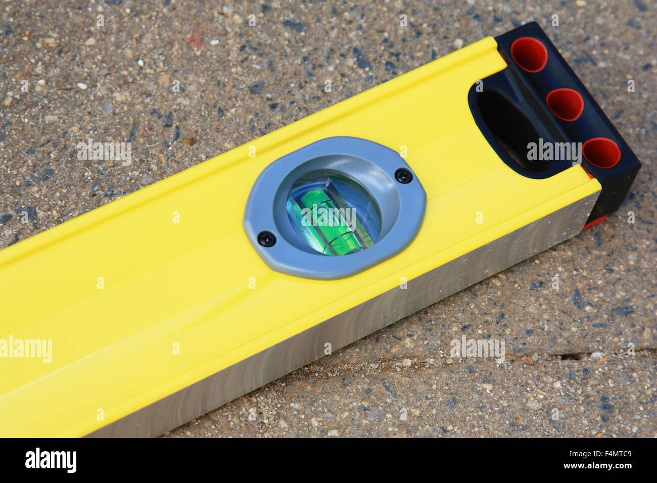 an end view of yellow spirit level on the bricks Stock Photo - Alamy