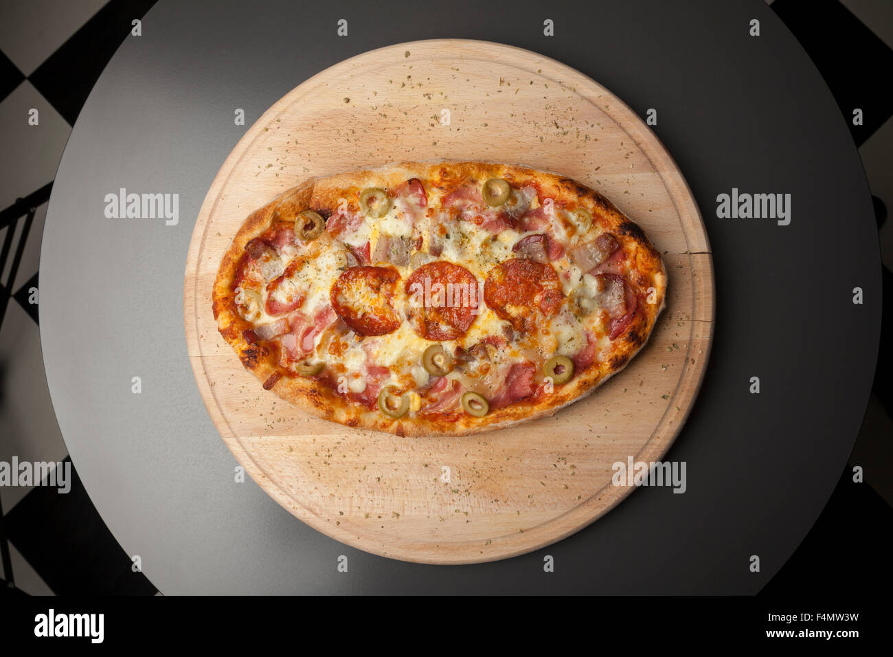 Hot baked pizza table hi-res stock photography and images - Alamy