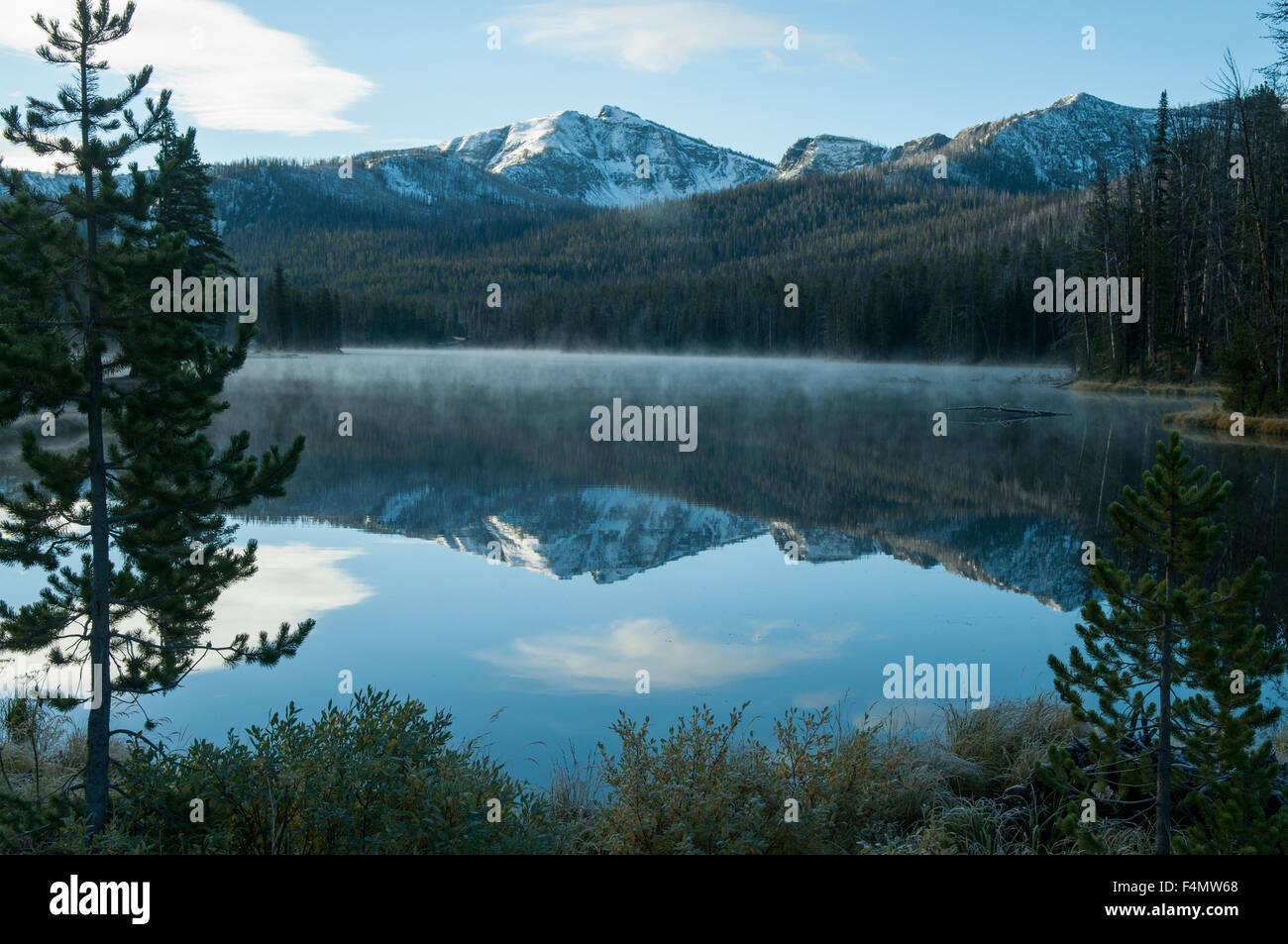 Yellowstone lake wyoming hi-res stock photography and images - Alamy