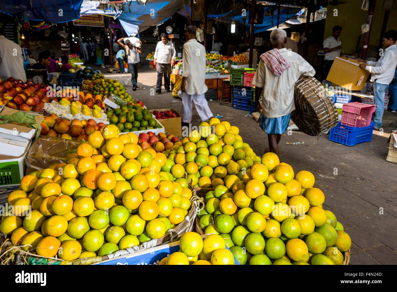 Vegetable market mango hi-res stock photography and images - Alamy