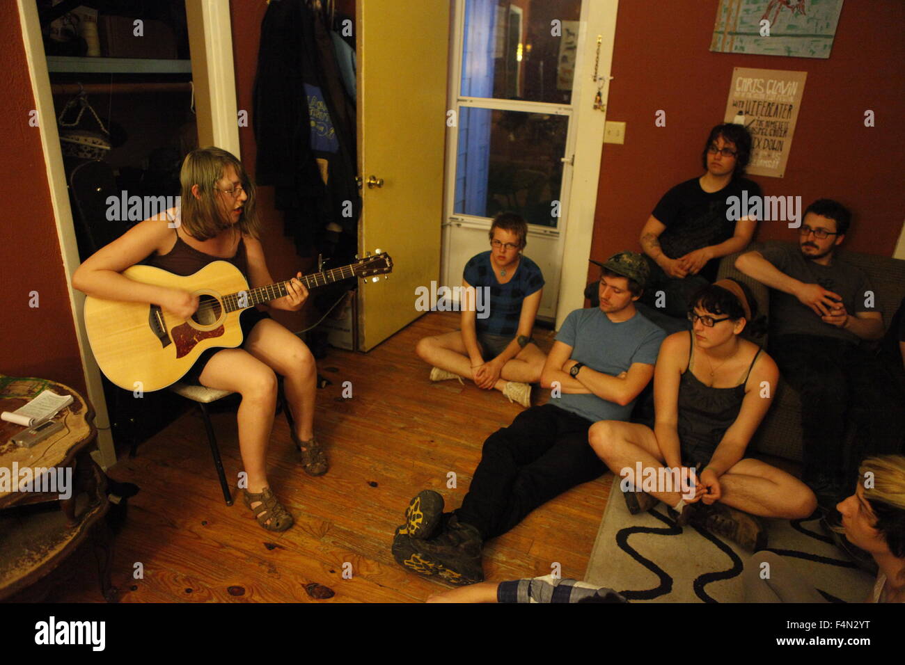 Dylan Sizemore, Sarah Cilantro, and Mitch Duncan play house acoustic ...