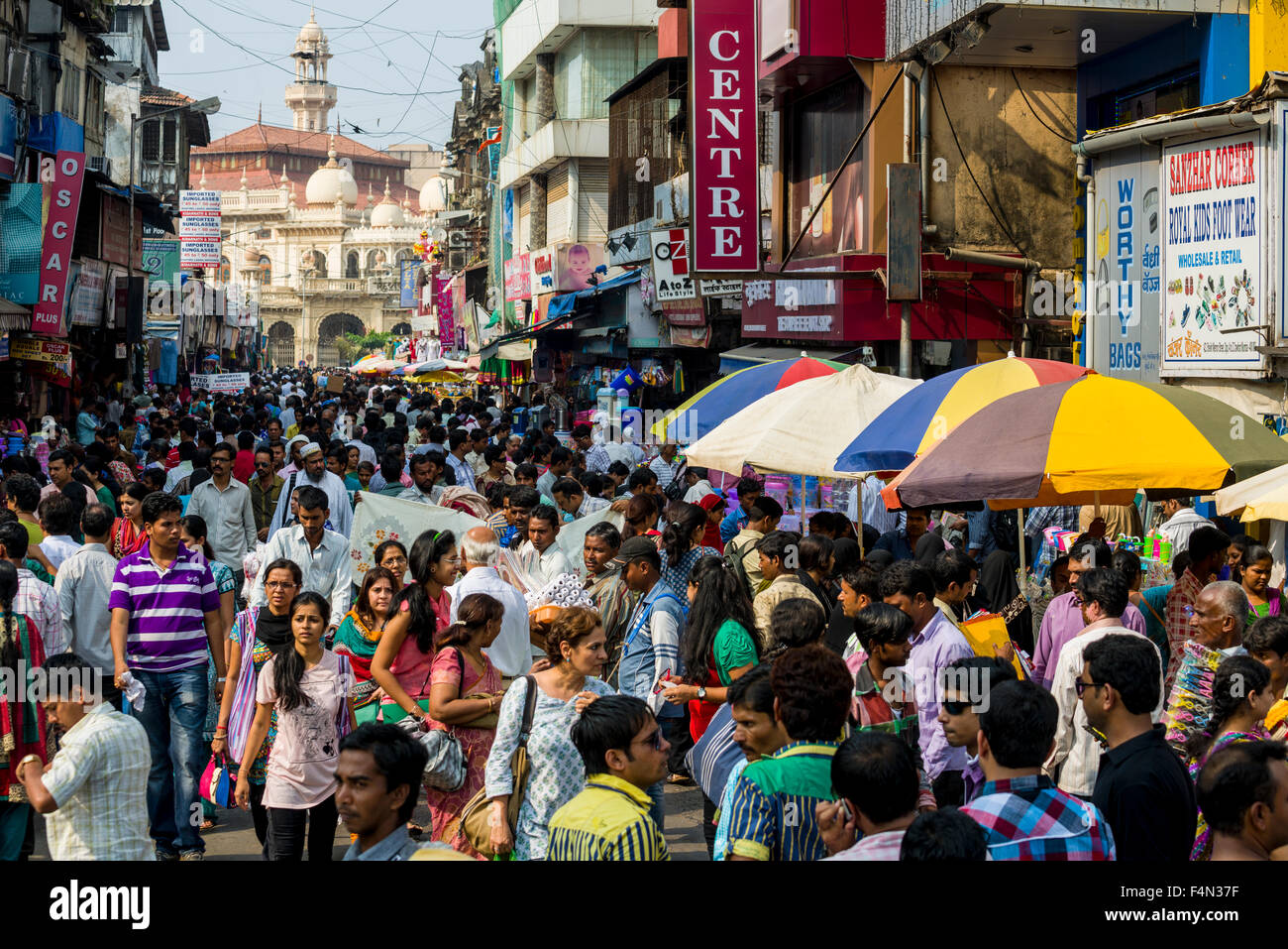 Many people in a crowded street with shops at Mangaldas Market Stock ...