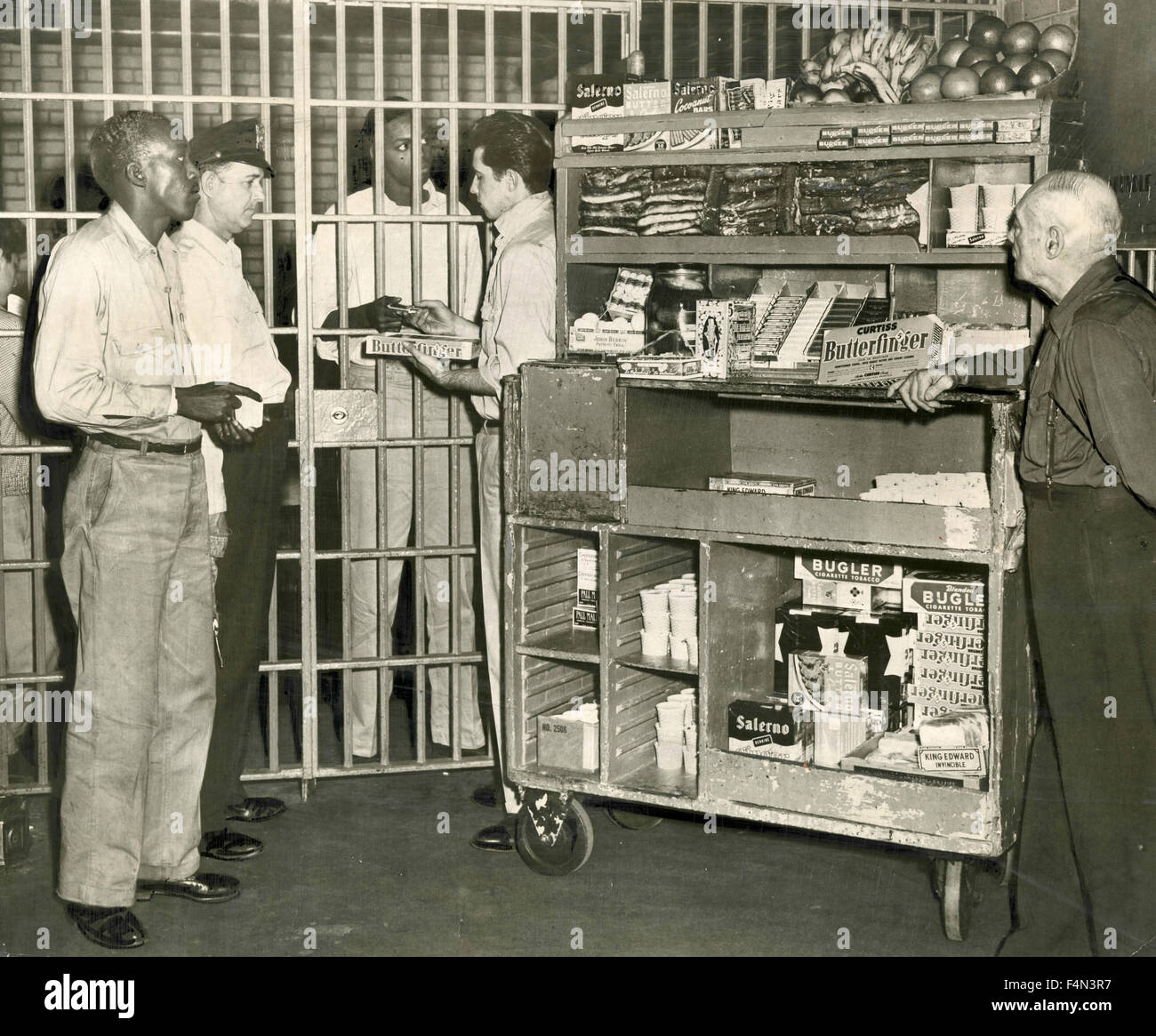 Cigarettes prison hi-res stock photography and images - Alamy