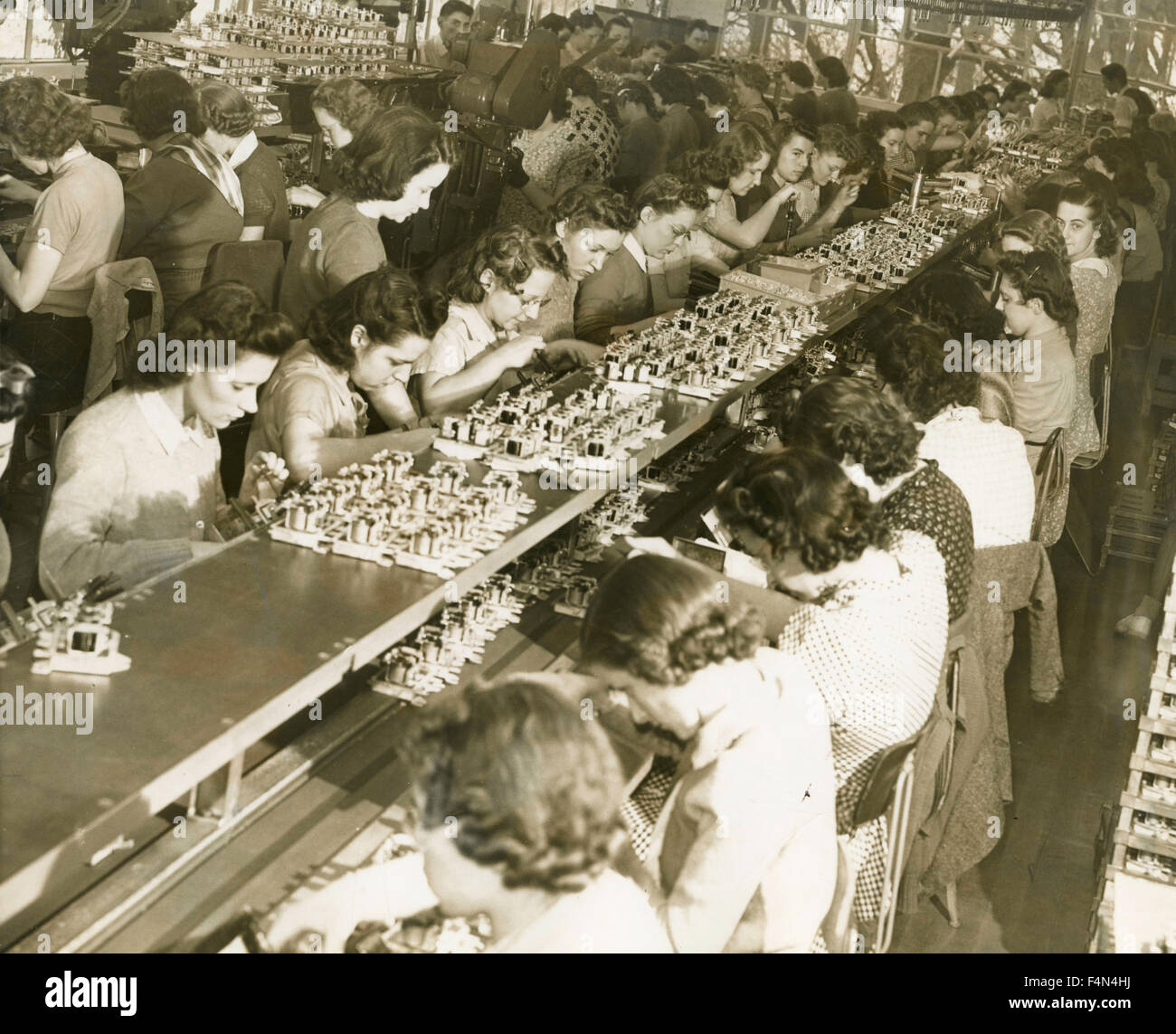 Factory workers usa hi-res stock photography and images - Alamy