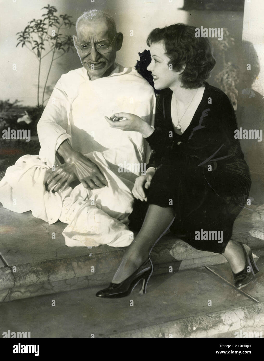 Patsy Knapp next to the Gandhi statue in wax Stock Photo - Alamy