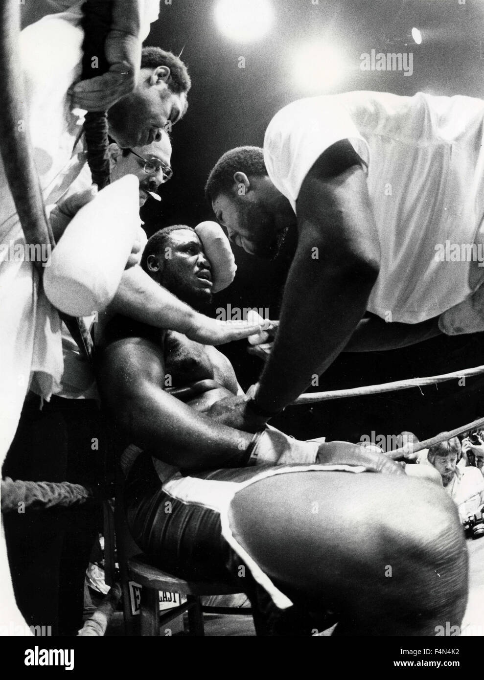 Joe frazier hi-res stock photography and images - Alamy