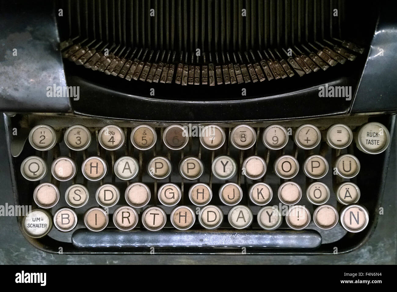 Happy Birthday on old typewriter Stock Photo - Alamy
