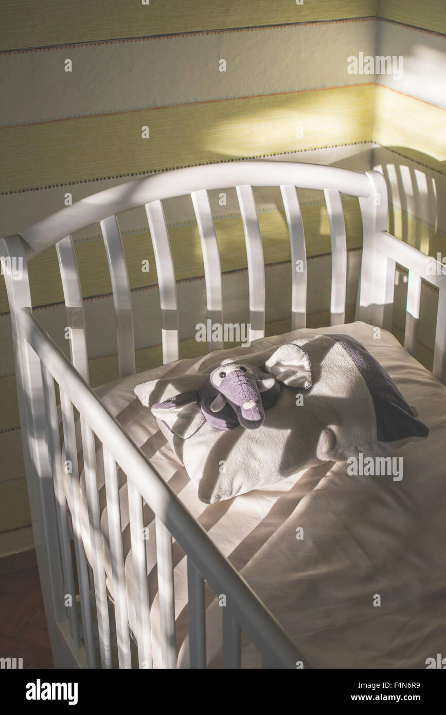 Empty cot hi-res stock photography and images - Alamy