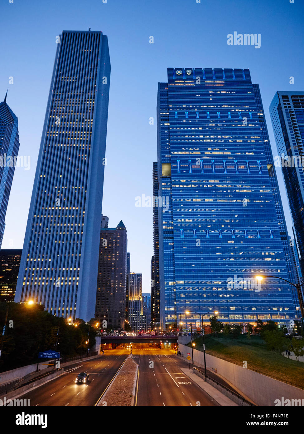 Aon center and the blue cross blue shield tower chicago hi-res stock ...