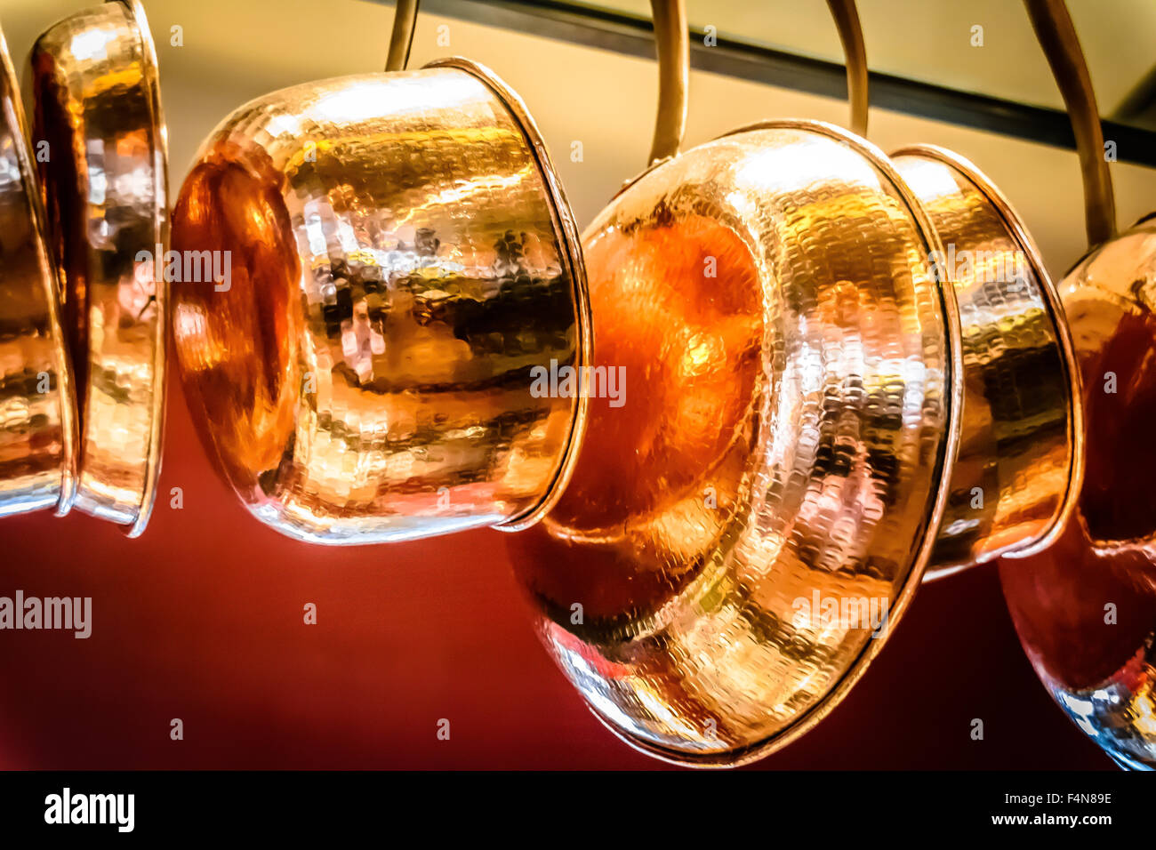 Copper pots and pans hi-res stock photography and images - Alamy