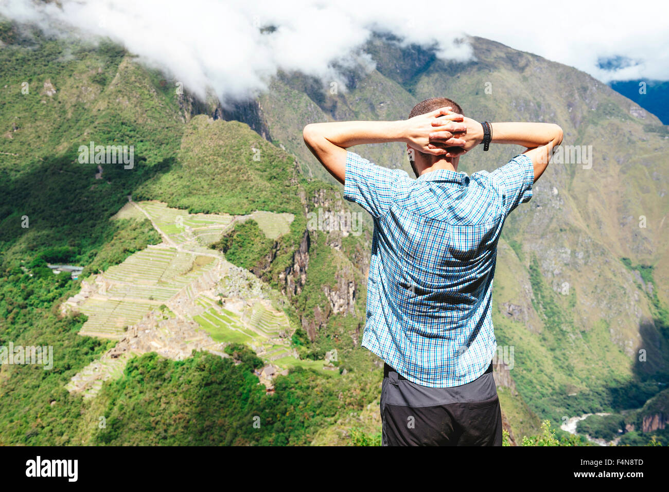 Peru, Machu Picchu region, traveler lokking at Machu Picchu citadel ...