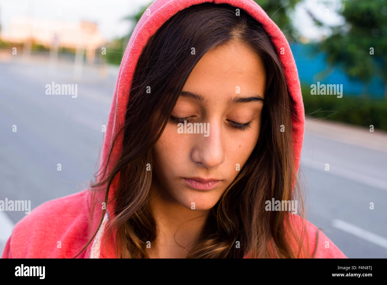 Girl 12 13 sad hi-res stock photography and images - Alamy