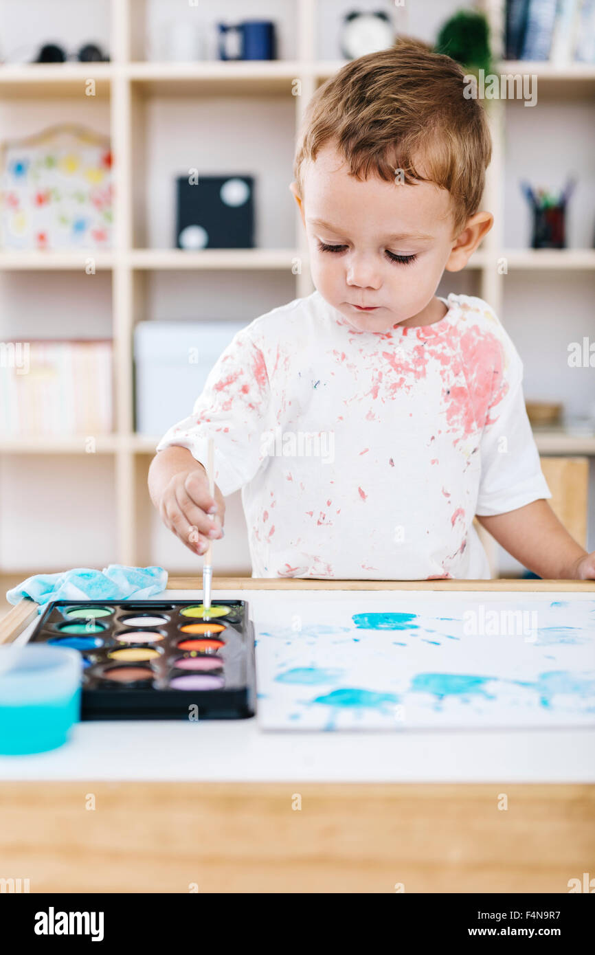 Portrait of little boy painting with watercolours Stock Photo - Alamy