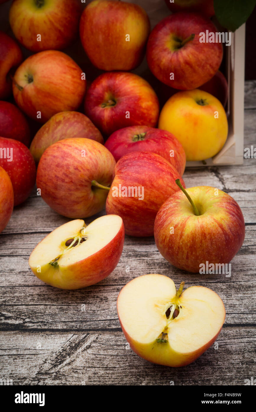 Whole and sliced red apples on wood Stock Photo - Alamy