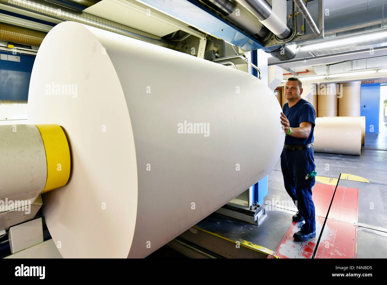 Paper roll in a printing press hi-res stock photography and images - Alamy