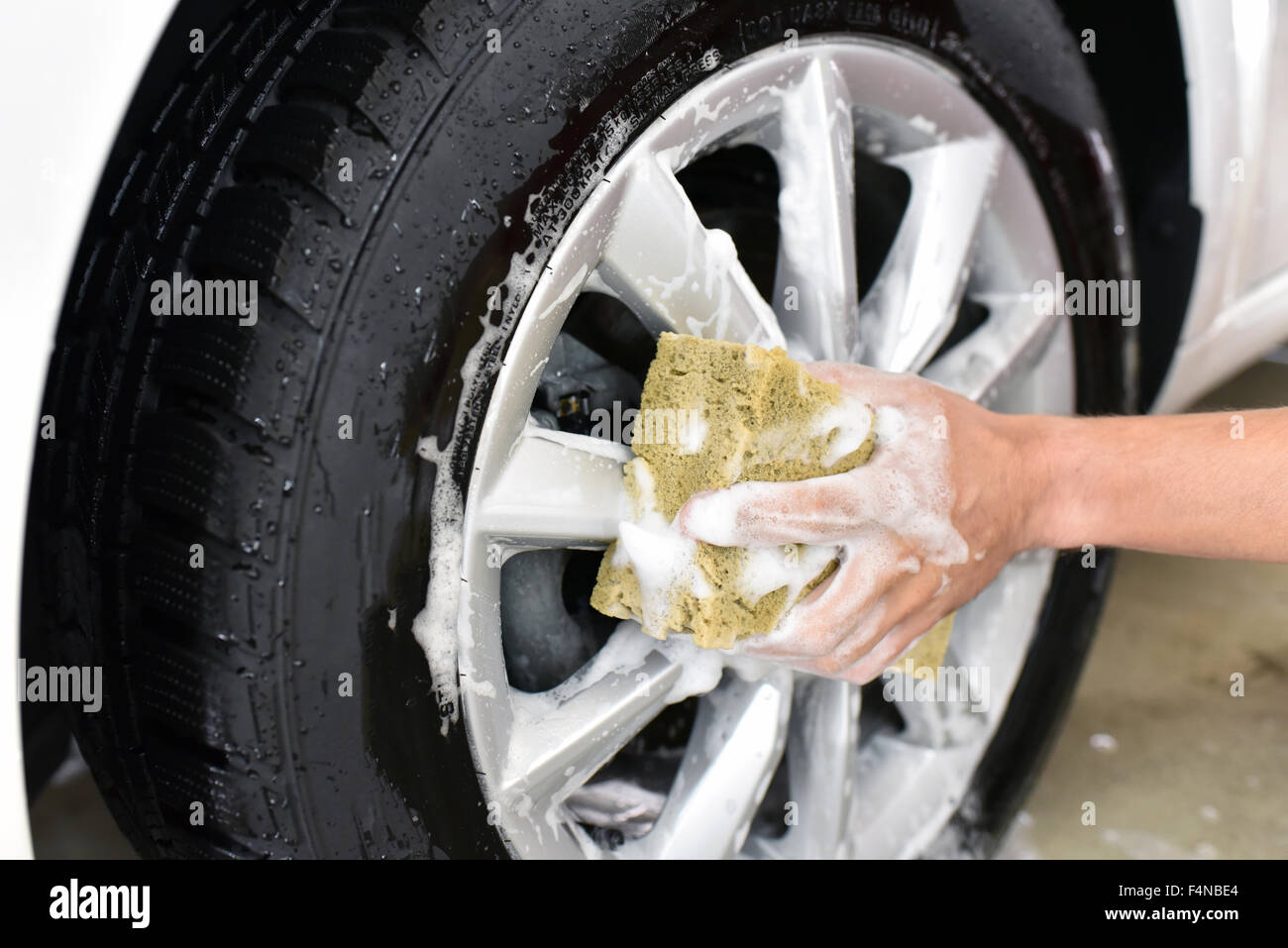 Car cleaning, man cleaning car, washing the alloy wheel Stock Photo - Alamy