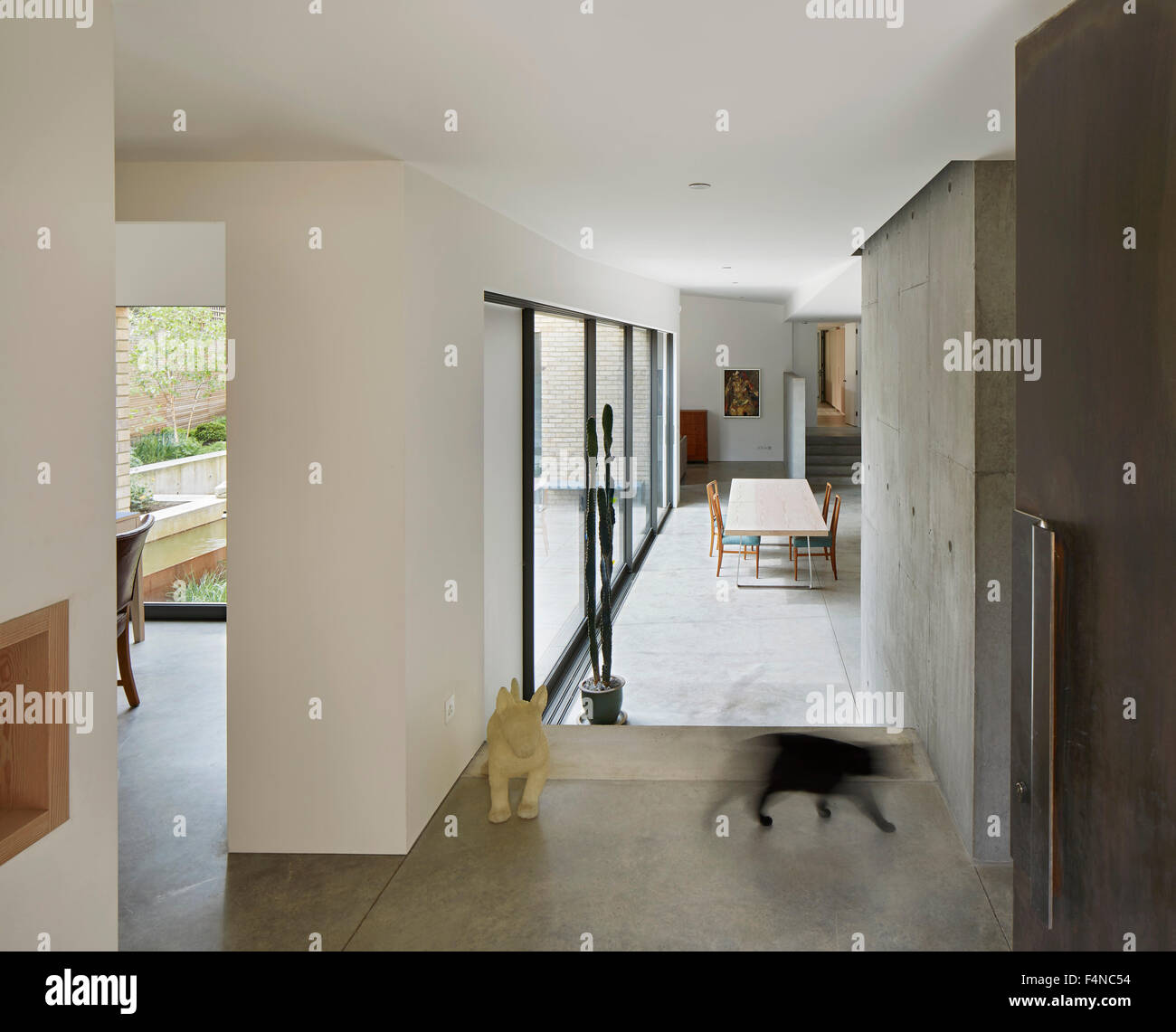 Private house ground floor entrance hi-res stock photography and images ...