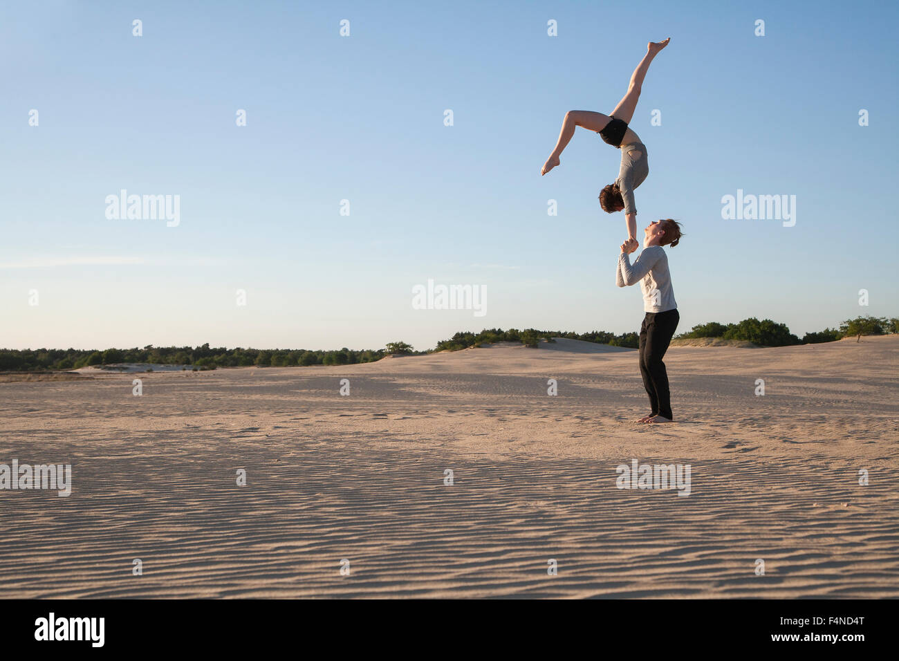 Hand stands hi-res stock photography and images - Alamy