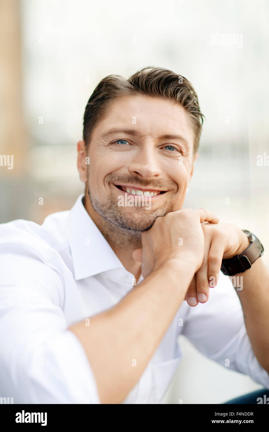 Portrait of smiling man Stock Photo - Alamy