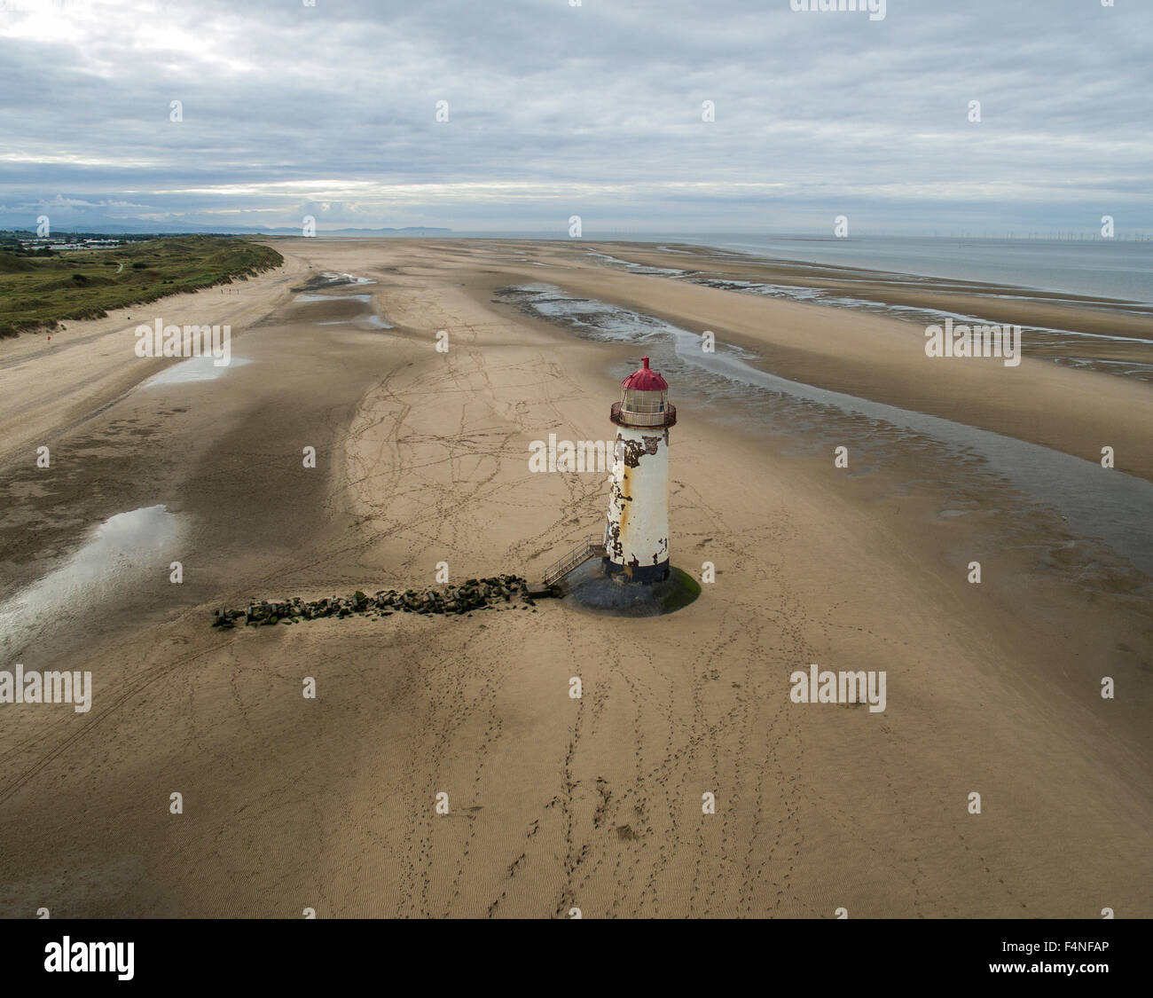 Black and white photo of an tall lighthouse hi-res stock photography ...