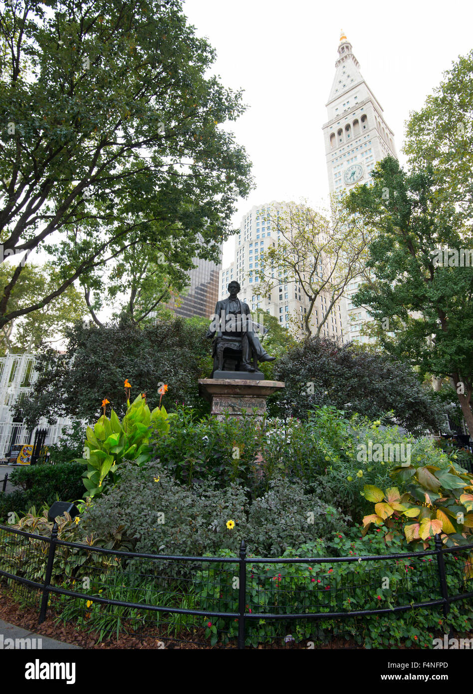 Madison square gardens statue hi-res stock photography and images - Alamy